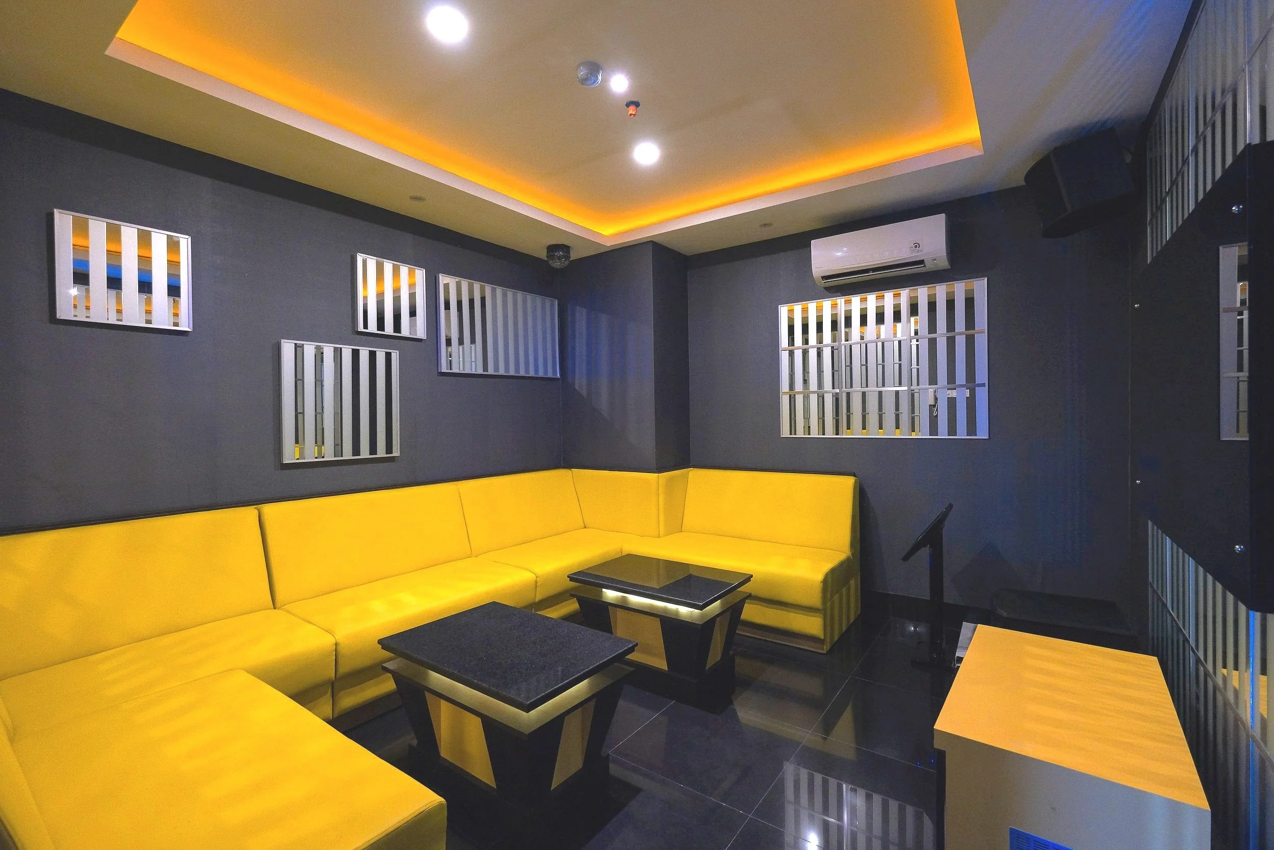 Medium Room — Zero4 Karaoke