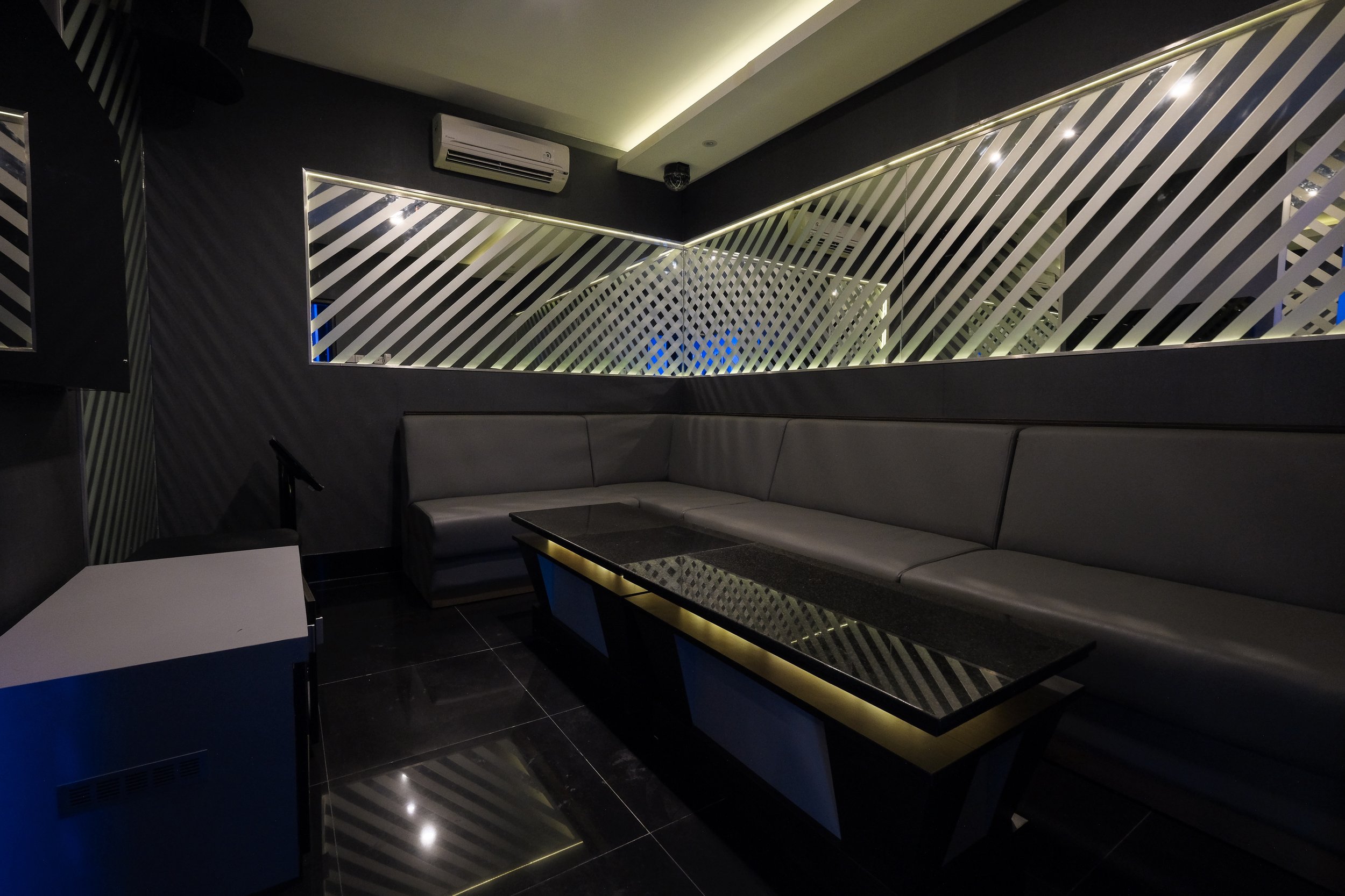 Medium Room — Zero4 Karaoke