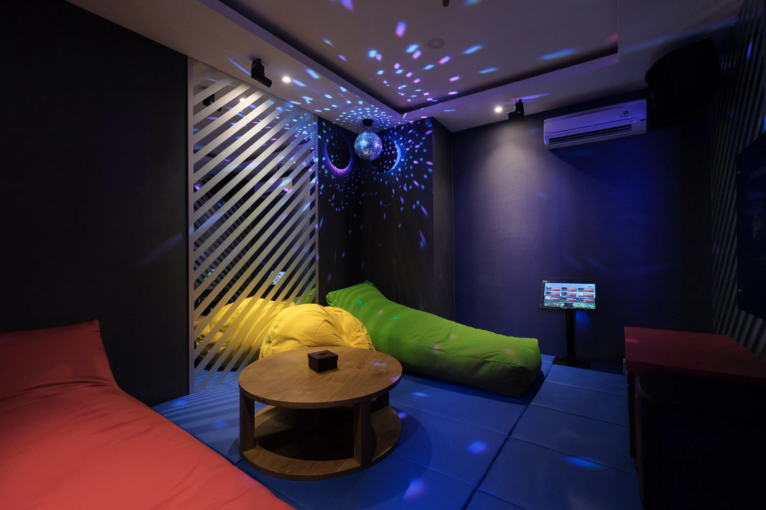 Medium Room — Zero4 Karaoke