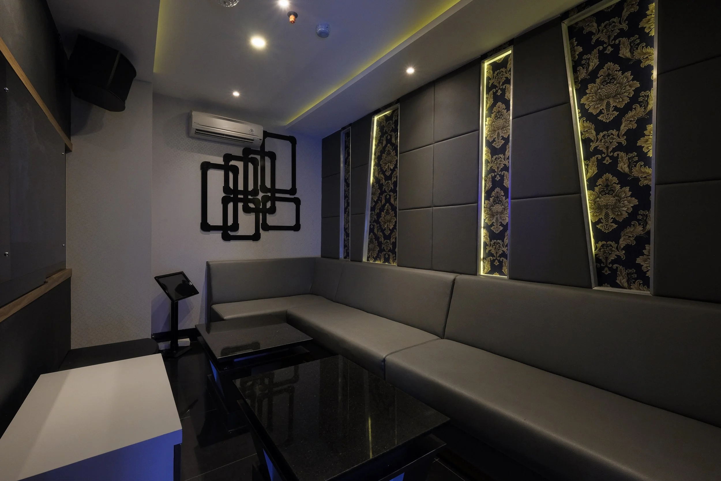 Medium Room — Zero4 Karaoke