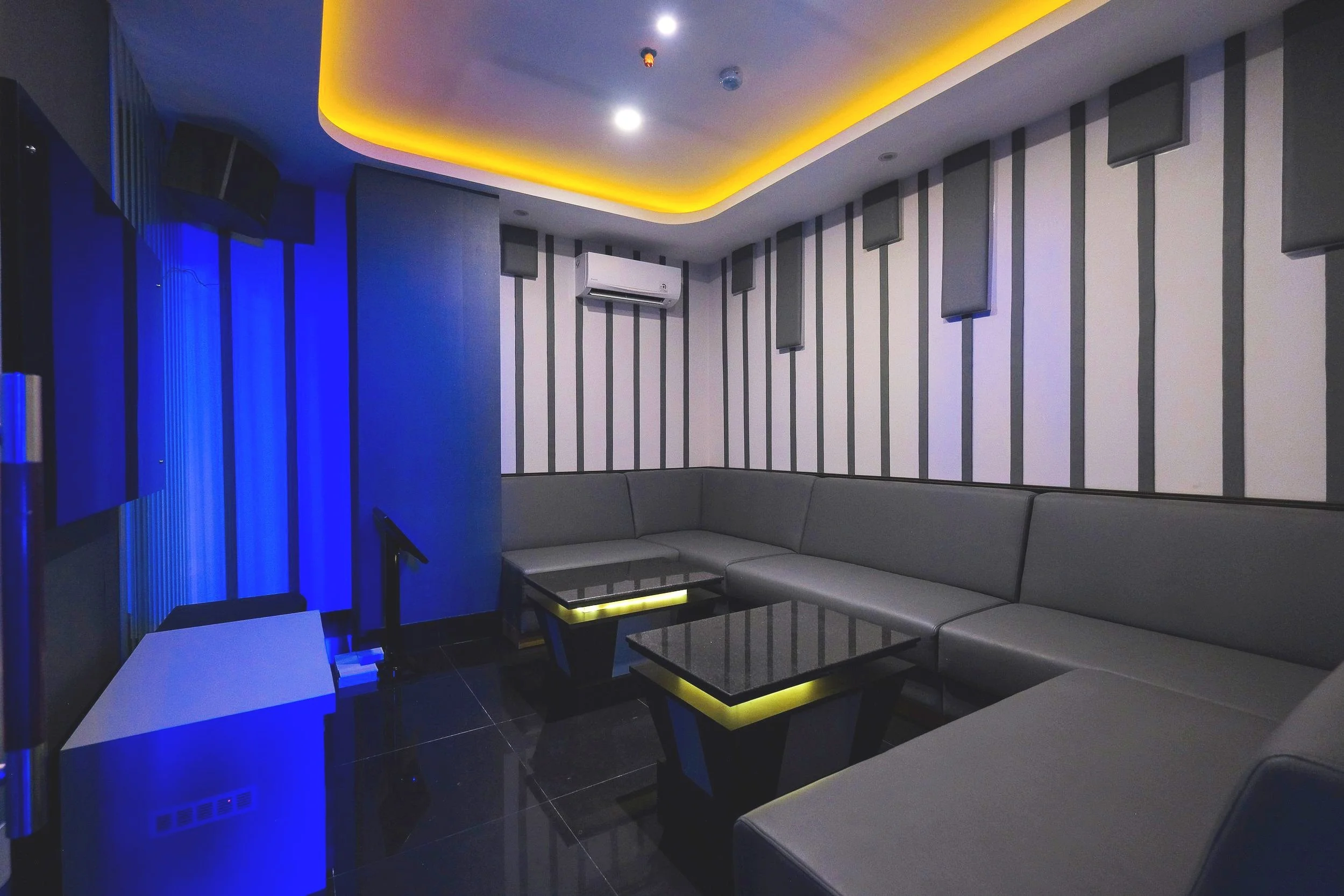 Medium Room — Zero4 Karaoke