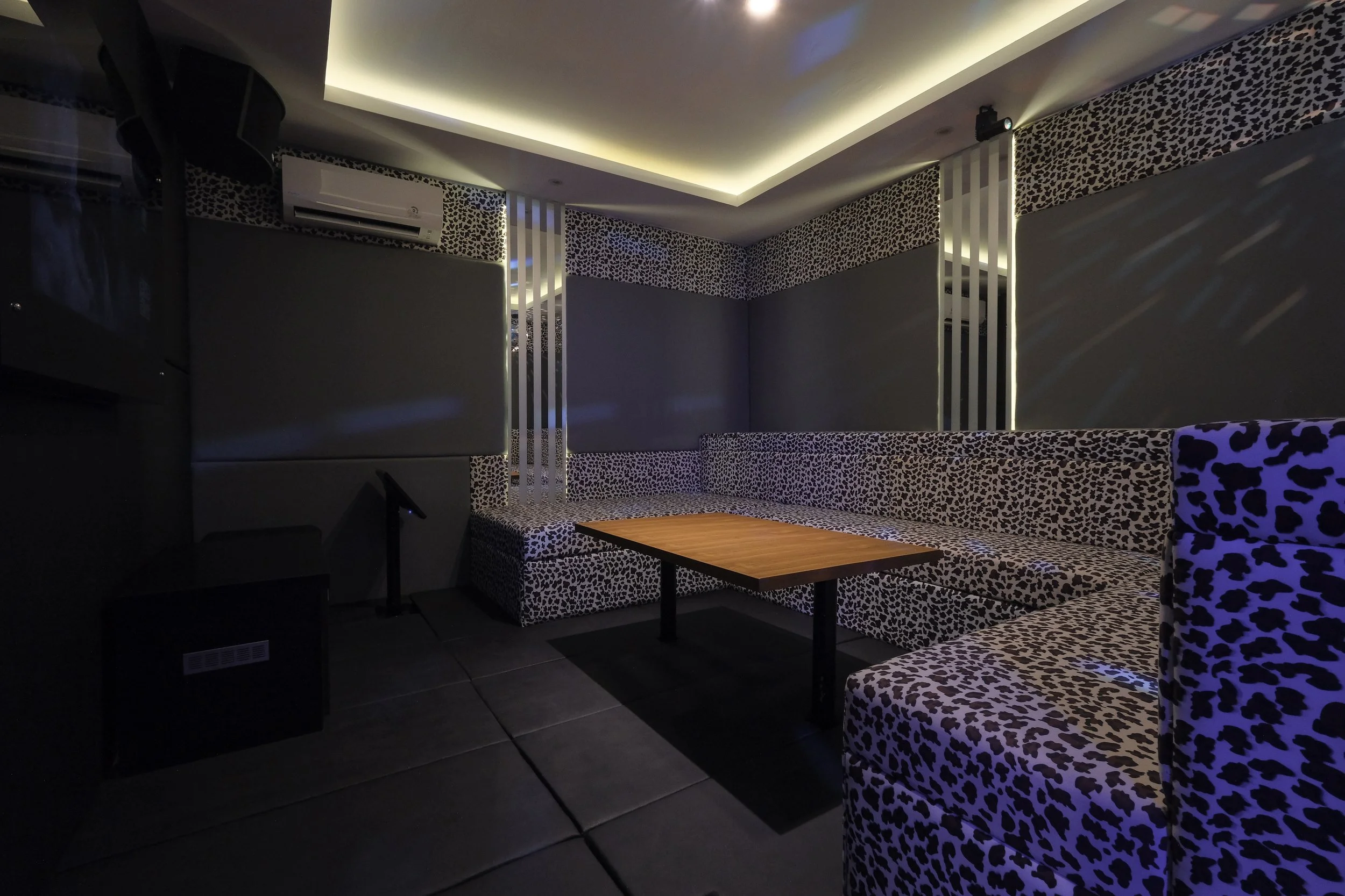 Medium Room — Zero4 Karaoke