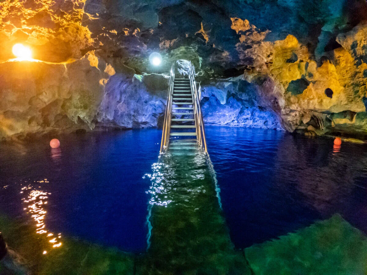 Scuba Diving Devil's Den | Jason Daniel Shaw