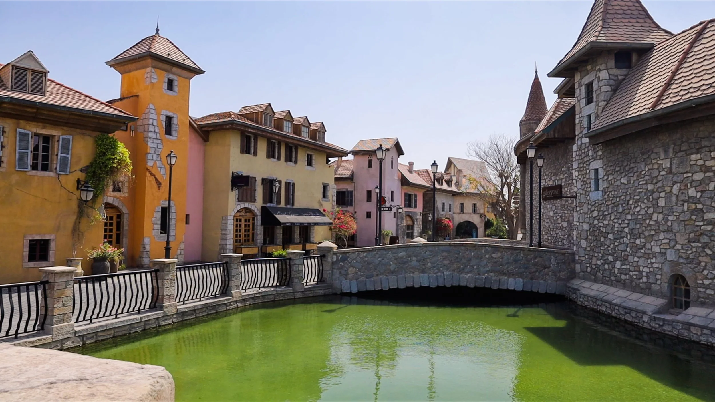 Complete Guide to Motiongate Dubai — One Way Ticket