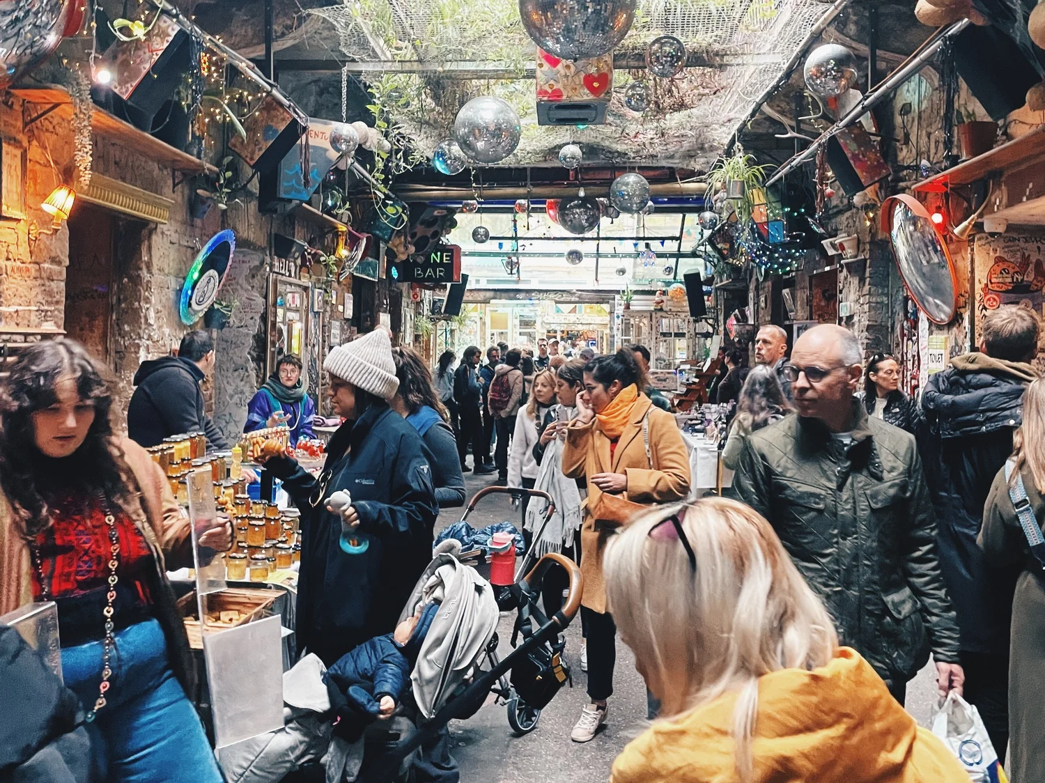 The Ultimate Guide to the Budapest Jewish Quarter (District VII) — Eat ...