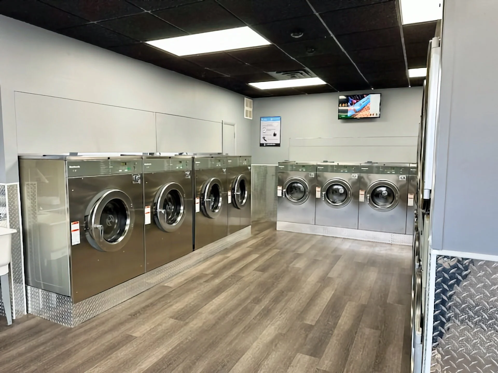 Bluestone Laundromat | Efficient Laundry Solutions – Visit Today