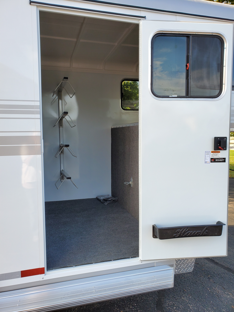 4 Horse Gooseneck Head to Head Classic Details — Happy Trails Trailers