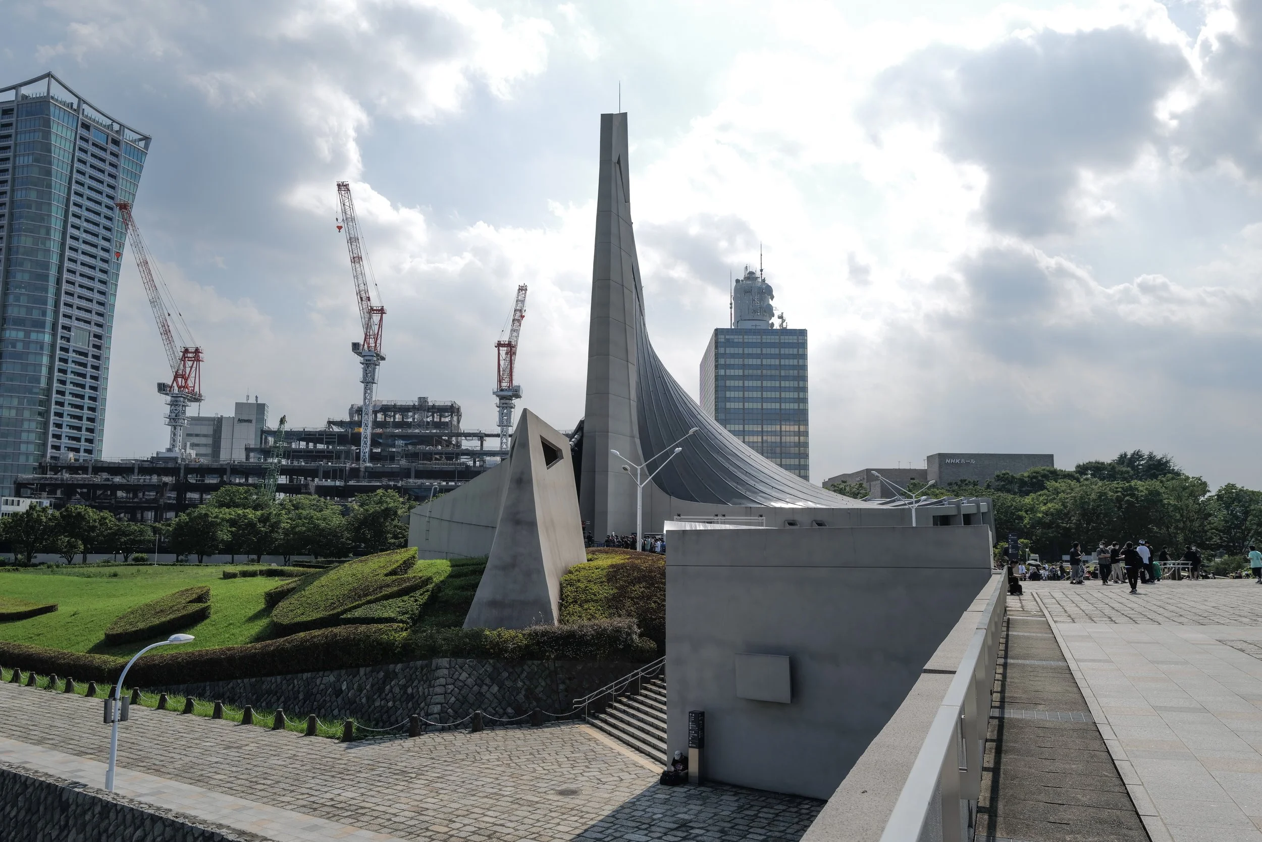Yoyogi National Gymnasium - Tokyo - by Kenzo Tange | Explore Iconic ...