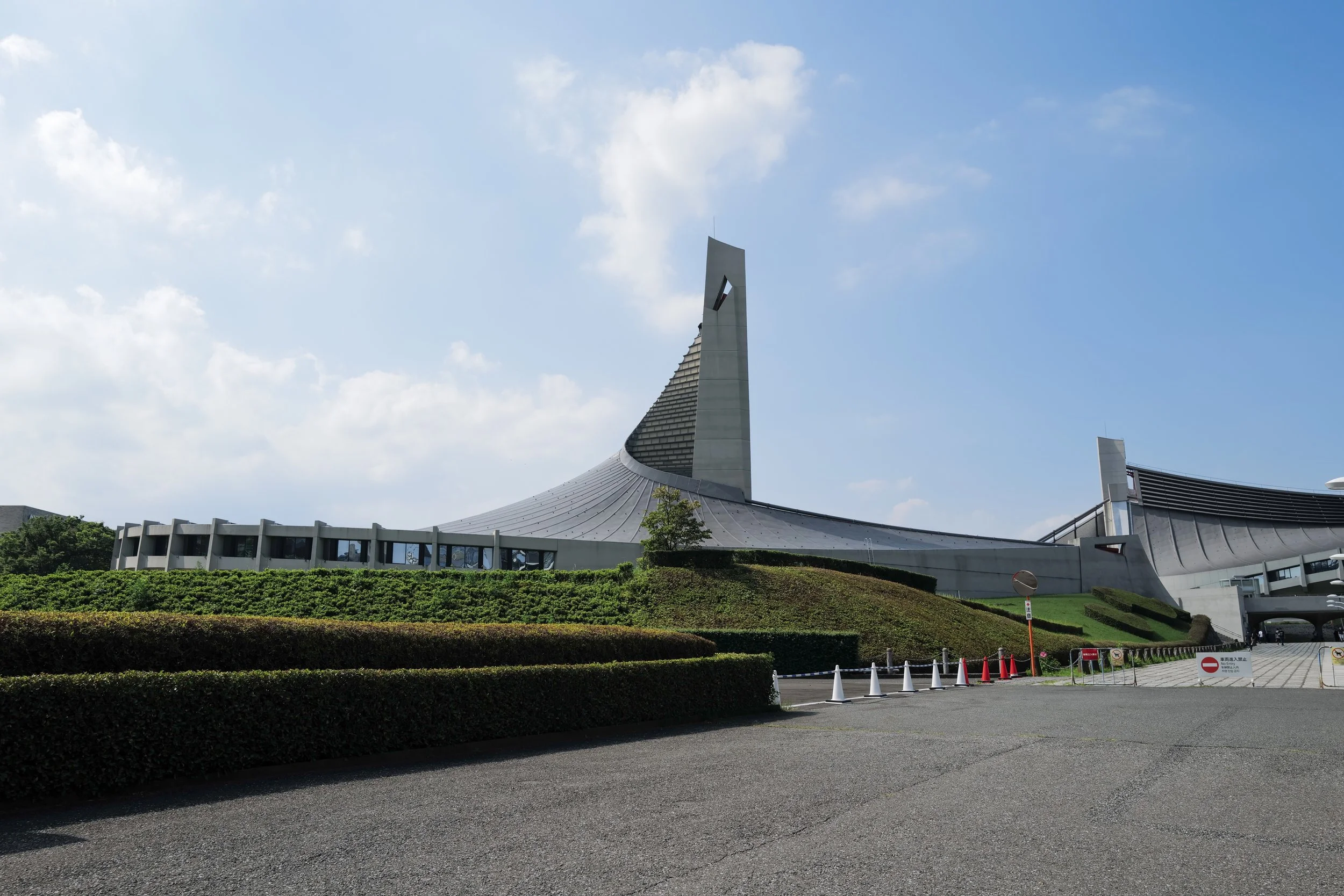 Yoyogi National Gymnasium - Tokyo - by Kenzo Tange | Explore Iconic ...