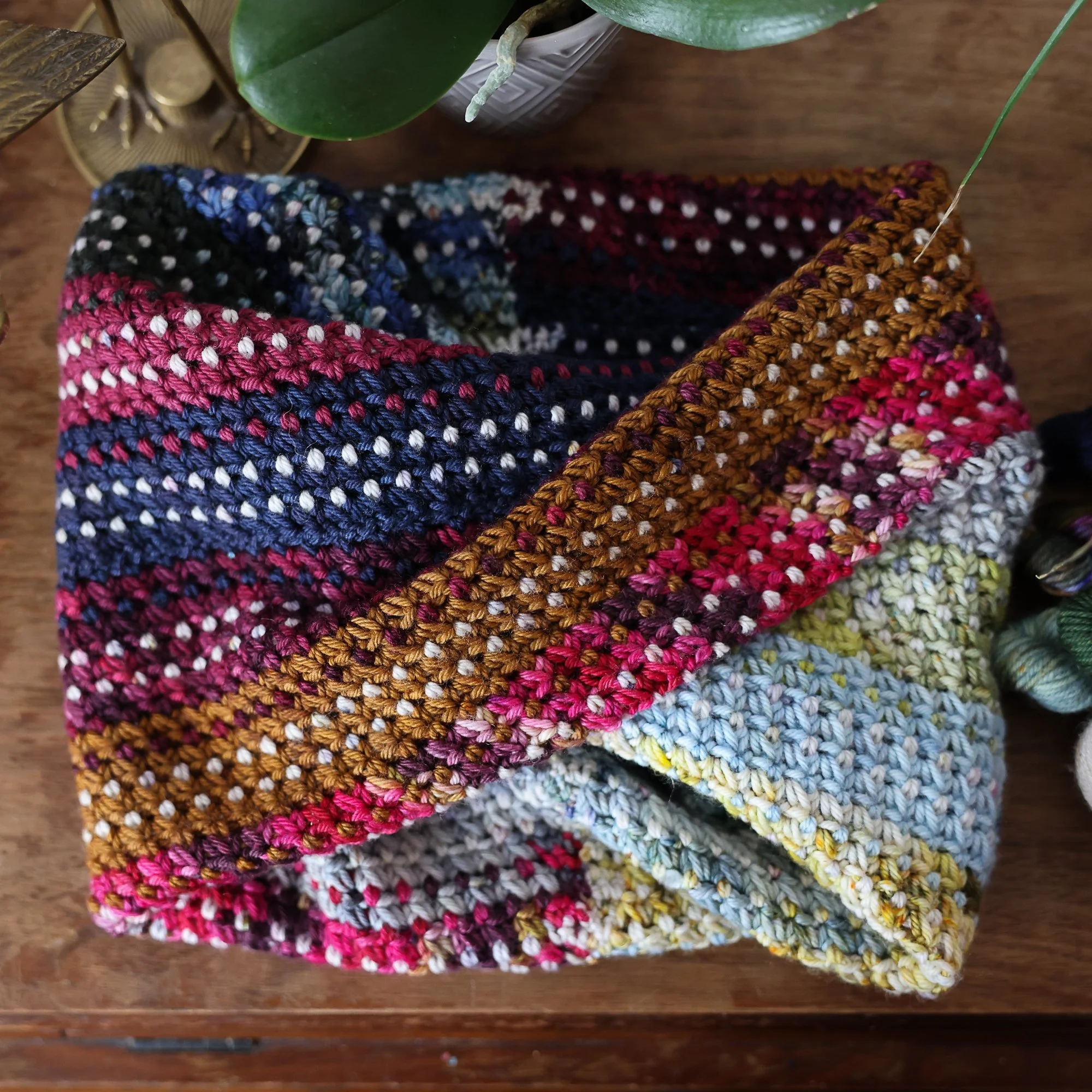 Jester Cowl [Beginner Pattern] | KnotBadBritt