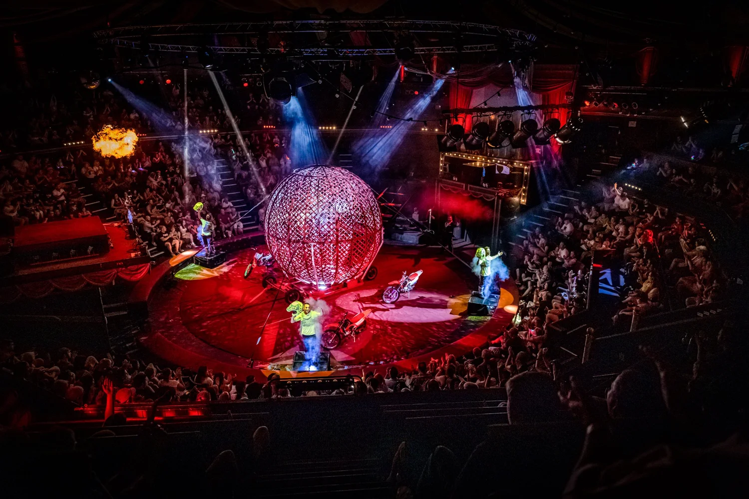 Summer | World Class Performers - Book Now — Hippodrome Circus