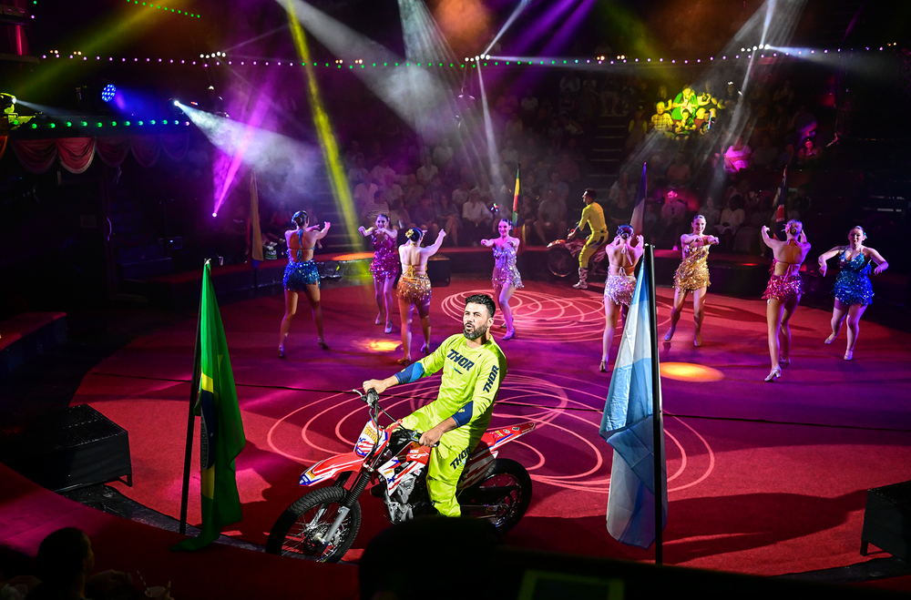 Summer | World Class Performers - Book Now — Hippodrome Circus