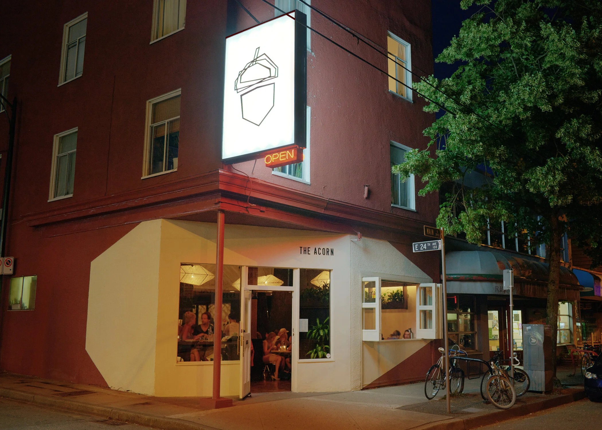 About — The Acorn Restaurant