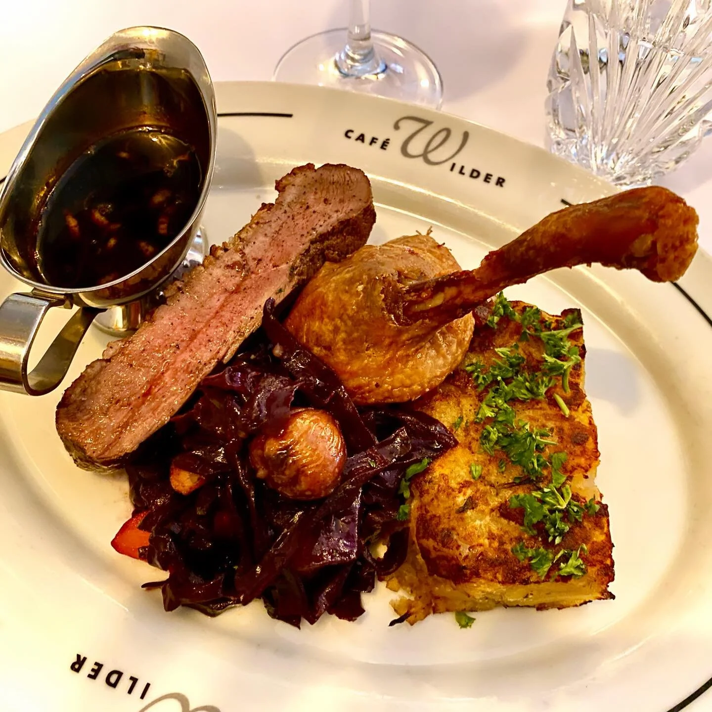 Vores menuer på dansk — Café Wilder