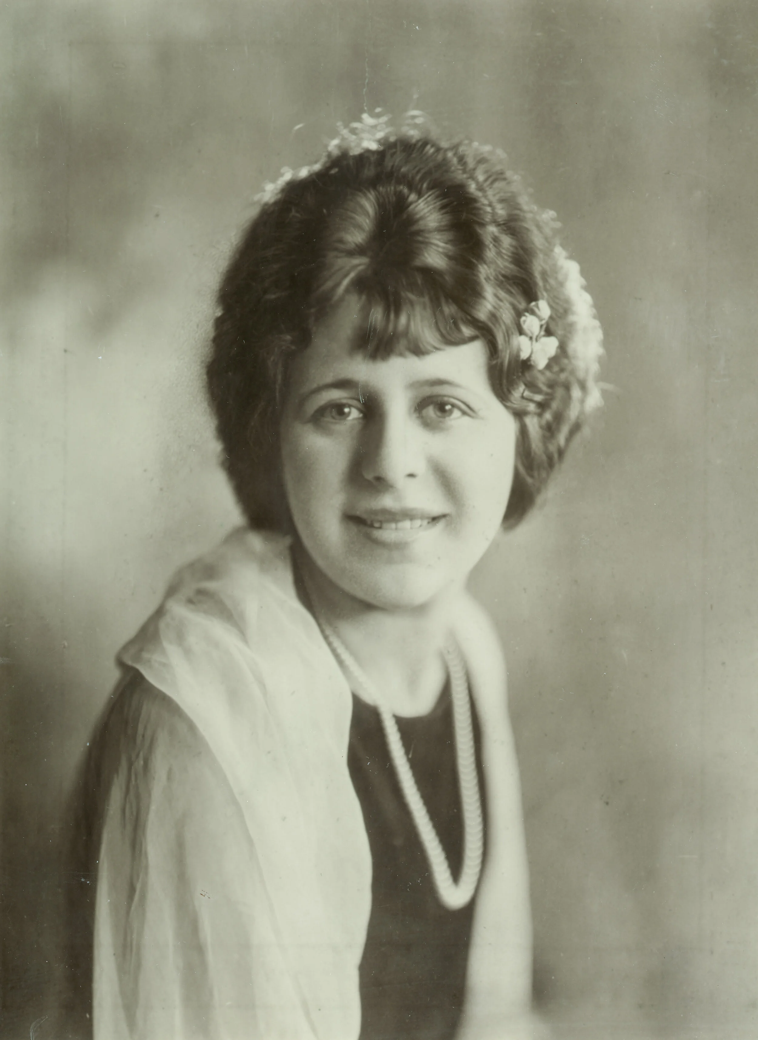 Who gets this photo? — Arrange. Wander. Focus.