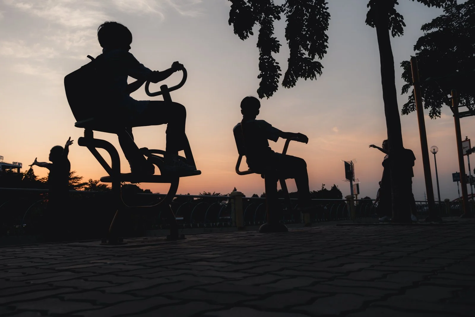 Sunset tour from the old Saigon to new horizons — Saigon Photography Tours