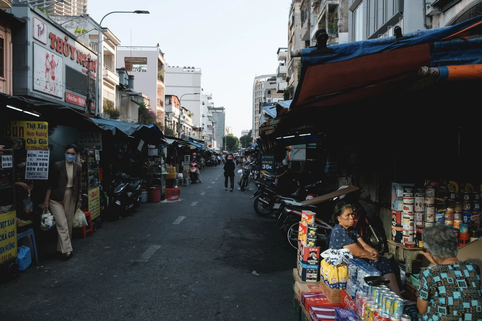 Sunset tour from the old Saigon to new horizons — Saigon Photography Tours