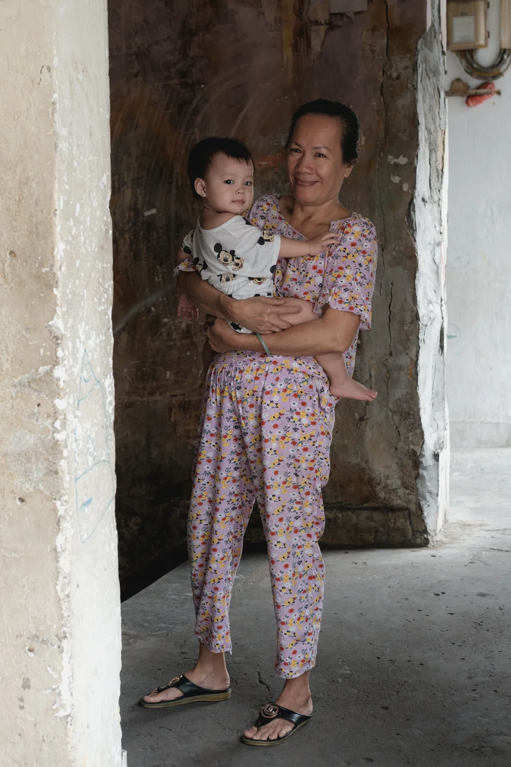 Vietnamese family: Bridging generations — Saigon Photography Tours