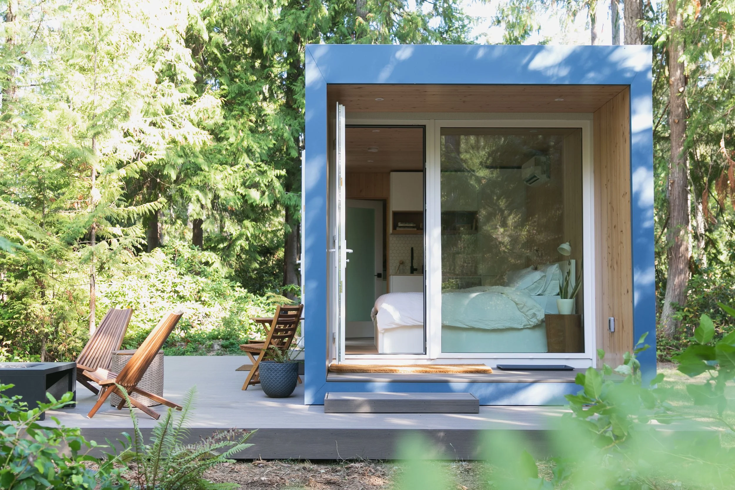 aux box Inc: Modern modular structures delivered to your backyard