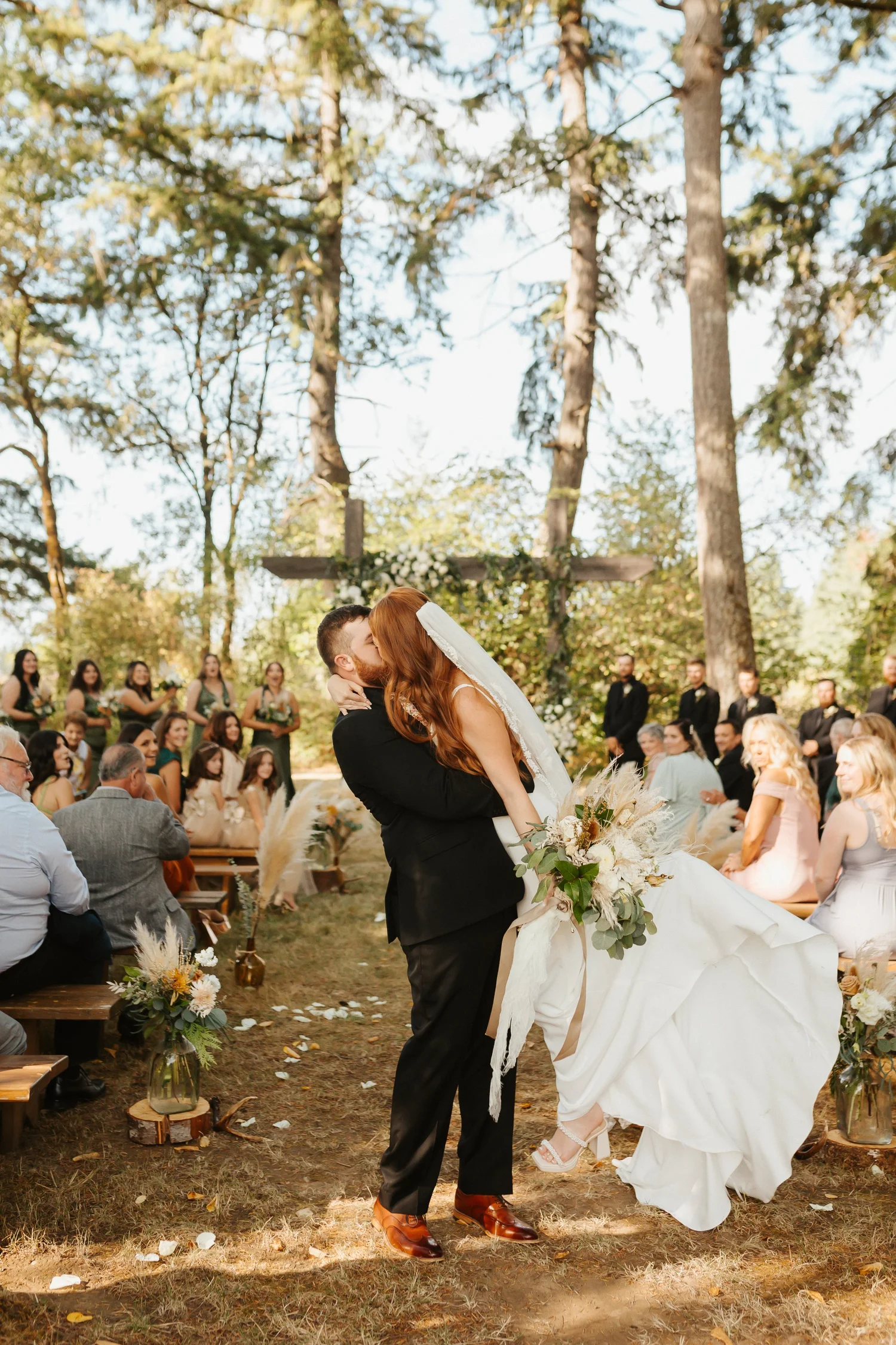 PNW WEDDING AND ELOPEMENT PHOTOGRAPHER - SARAH PHOTOGRAPHS