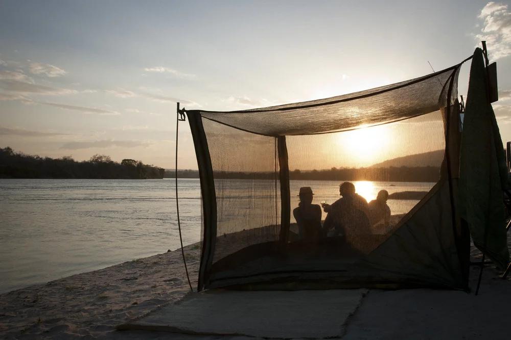 Sov under åpen himmel i Afrika - opplev den magiske safari følelsen på ...
