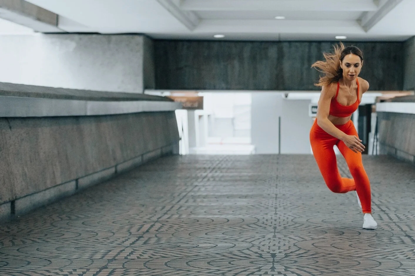 FLYHI FITNESS: FIT WITH RIRI