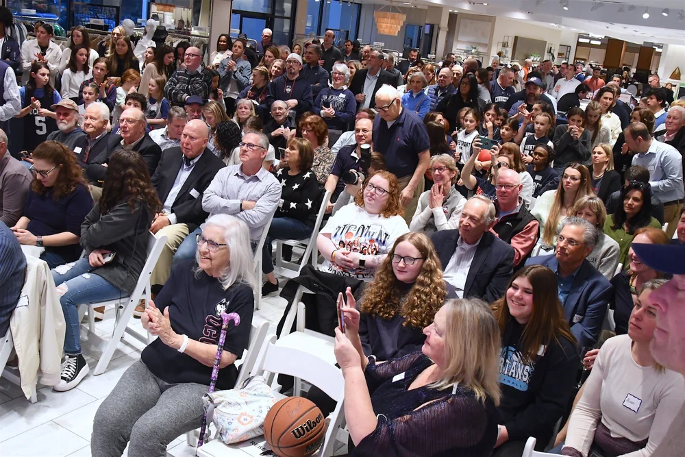 UConn Fans Turn Mitchell’s Westport Into Husky Heaven — The Westport ...