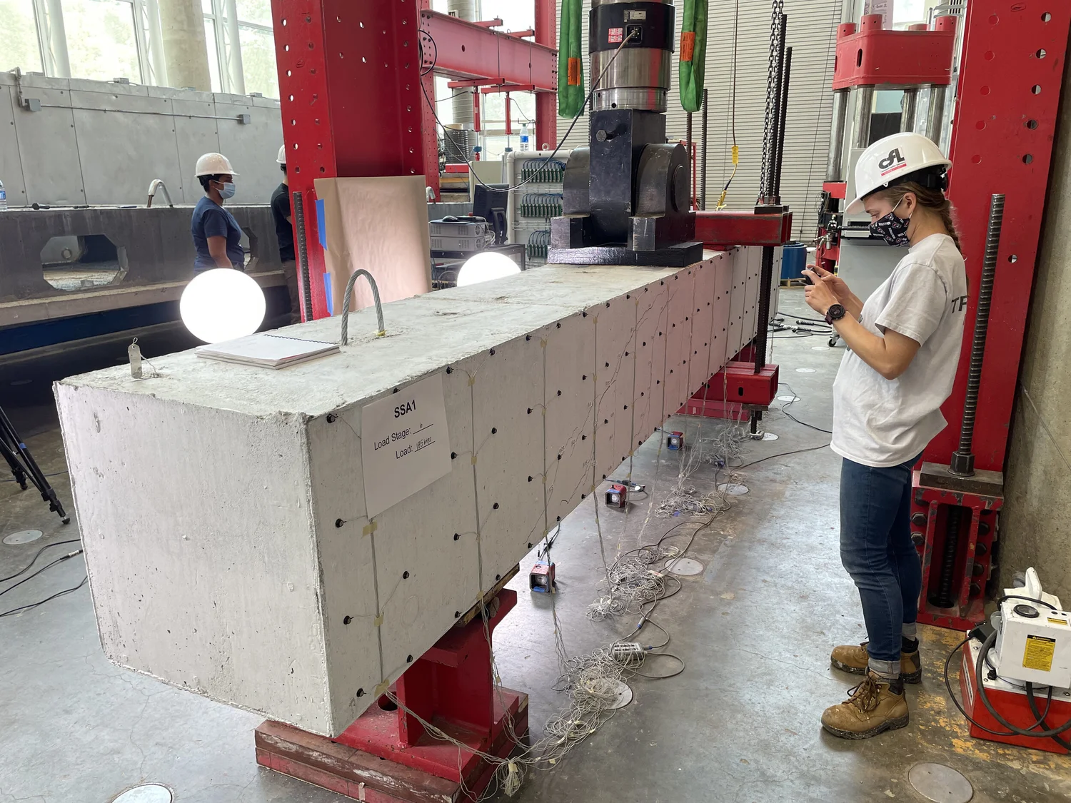 Large-Scale Concrete Strength Test — Correlated Solutions Digital Image ...