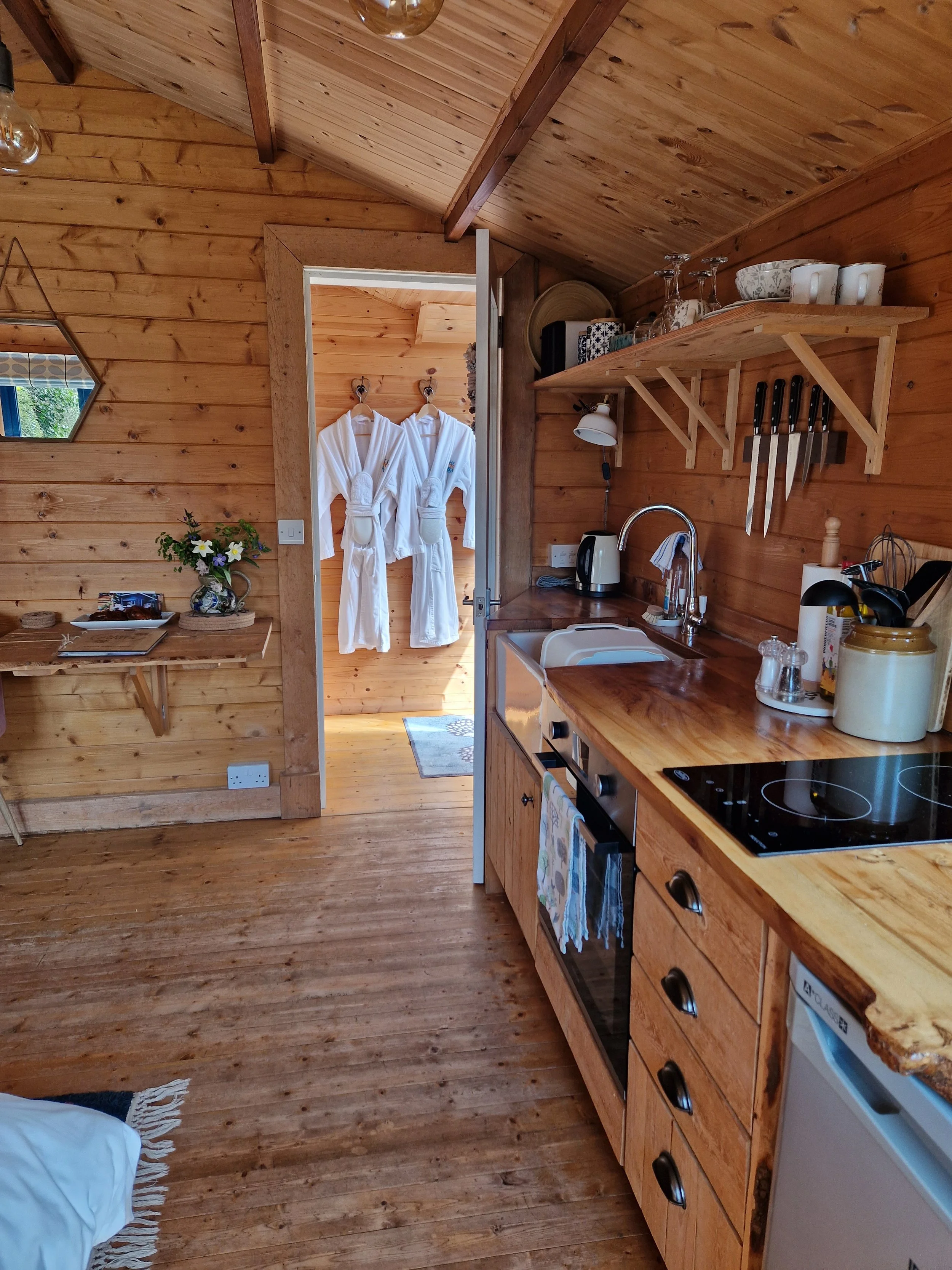 Photos of this gorgeous, eco-friendly holiday cabin — The Secret Cabin ...
