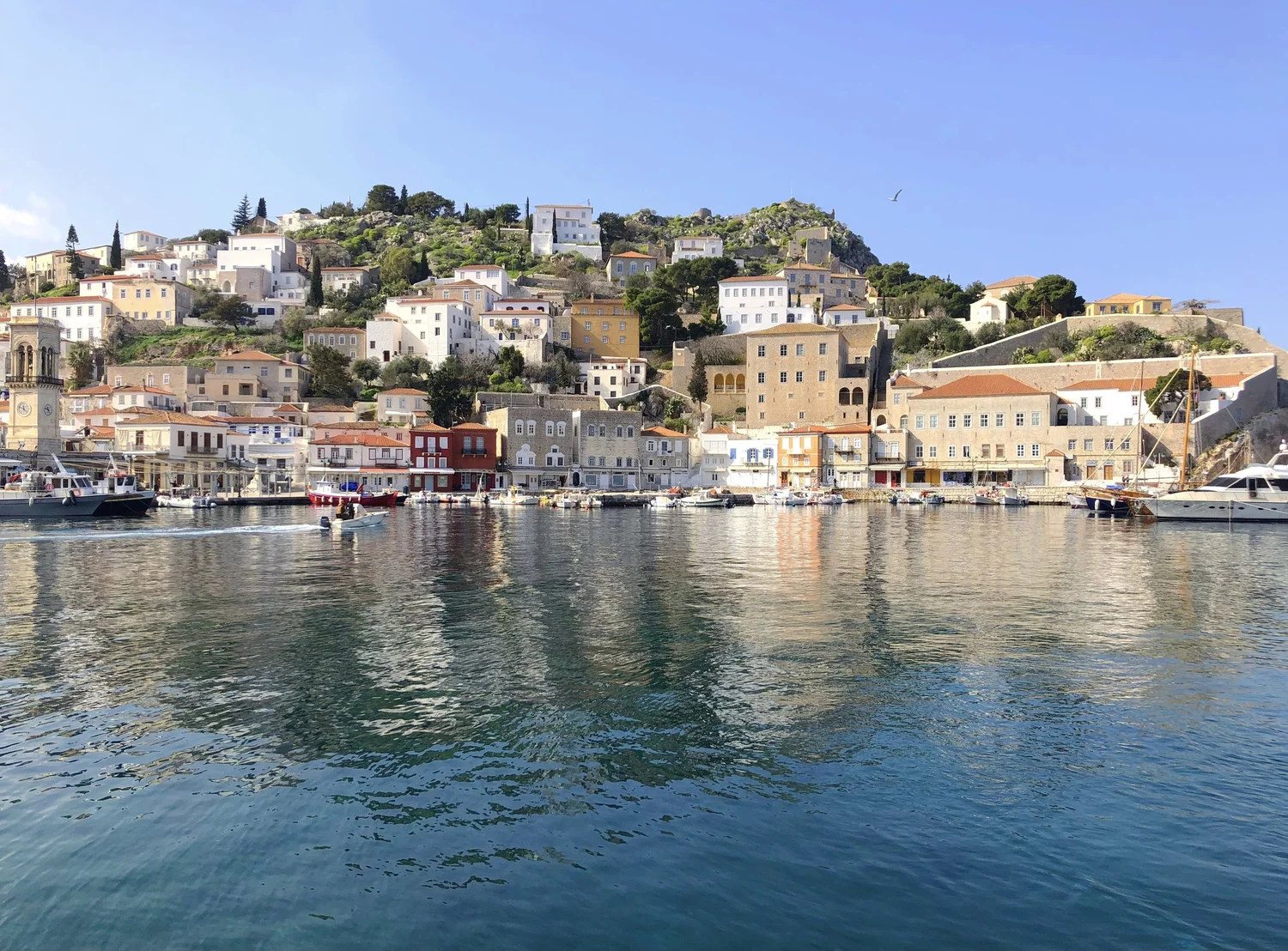 Cosmopolitan 5 star hotel in Hydra | Mandraki Beach Resort