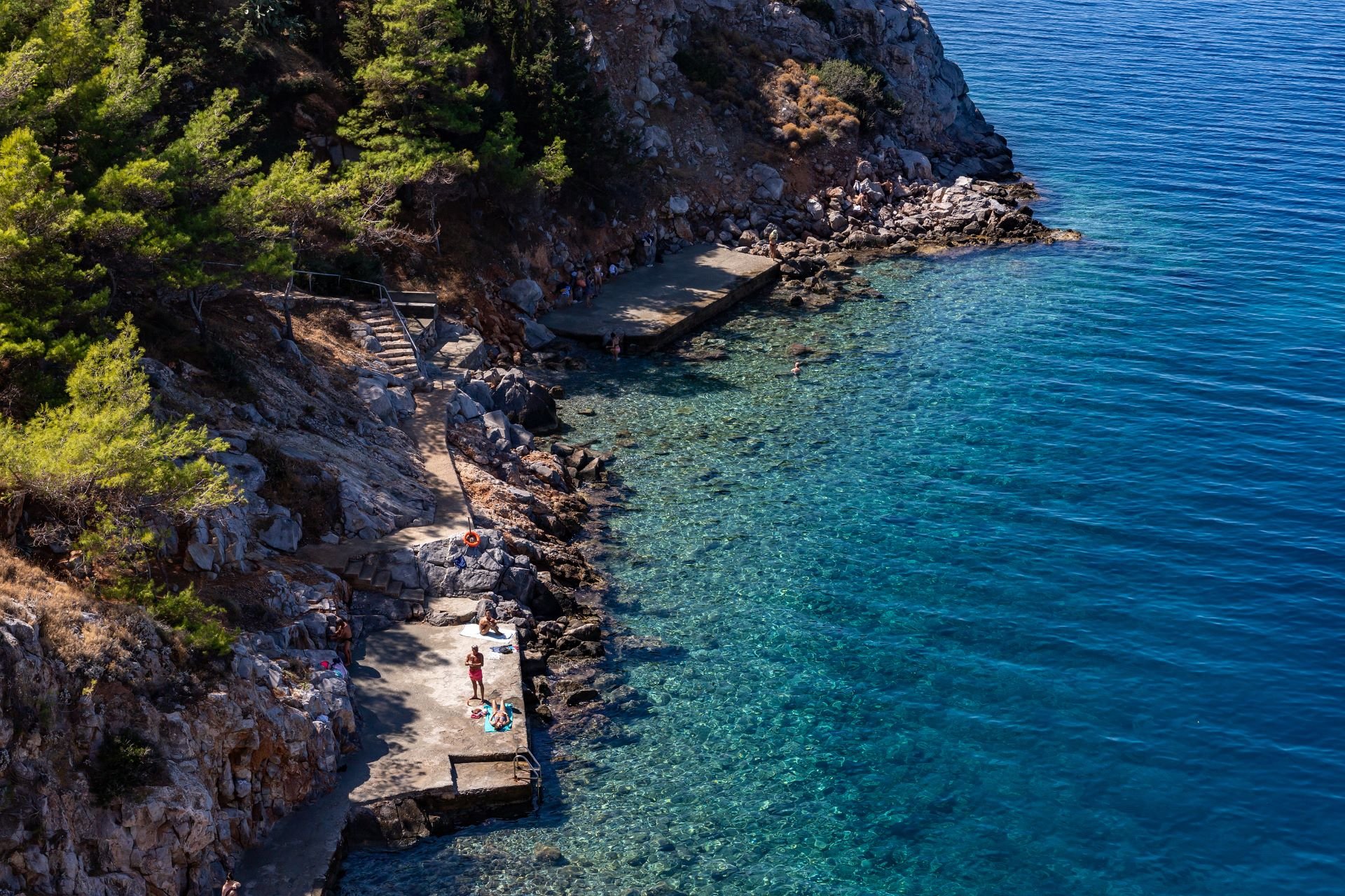 Guide to the 5 best Hydra beaches — Mandraki Beach Resort