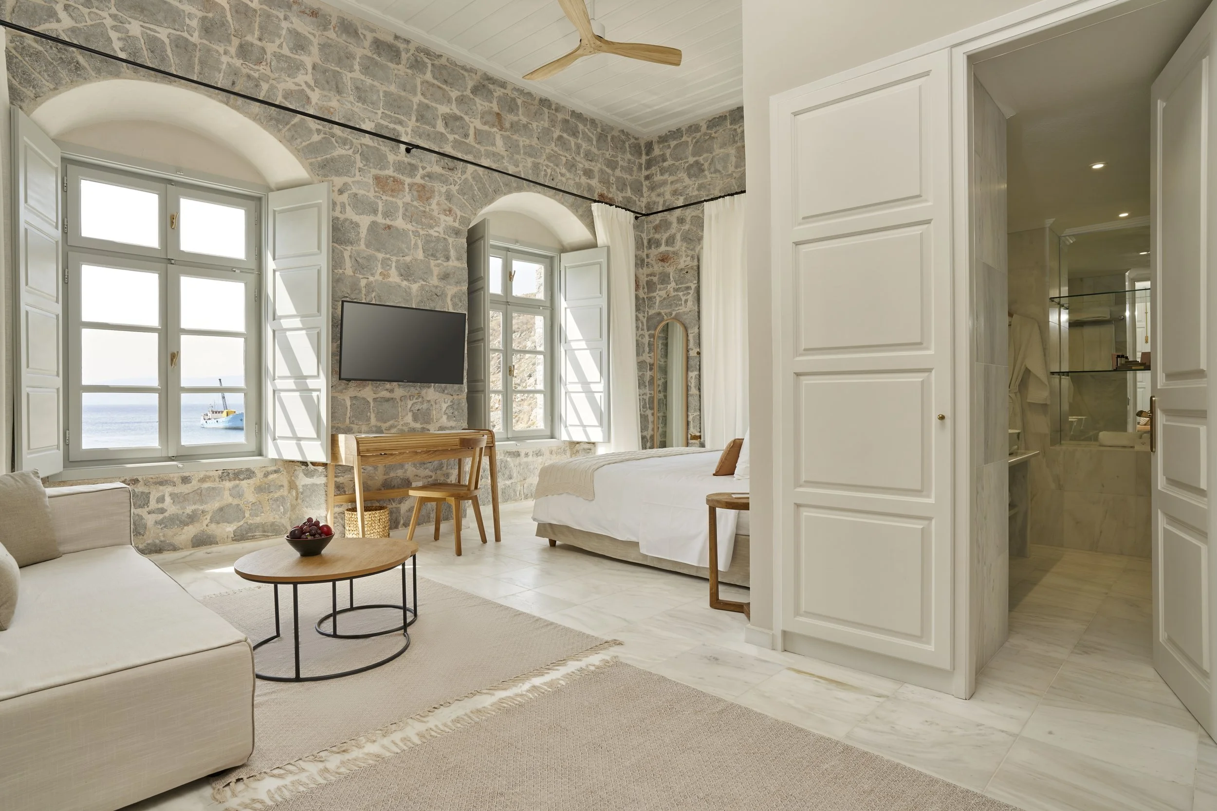 Cosmopolitan 5 star hotel in Hydra | Mandraki Beach Resort