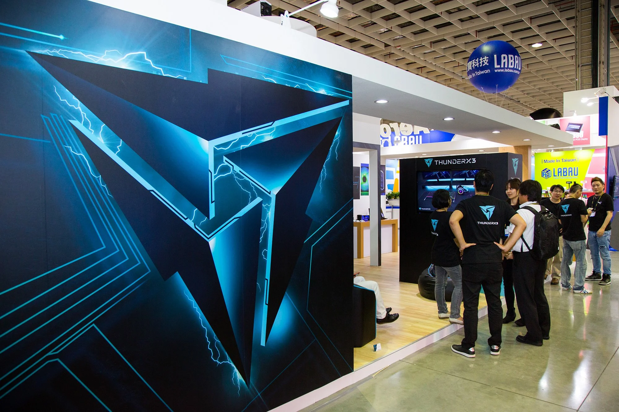 VALPNOW • Digital Art & Graphic Design Studio • Digital art & graphic ...