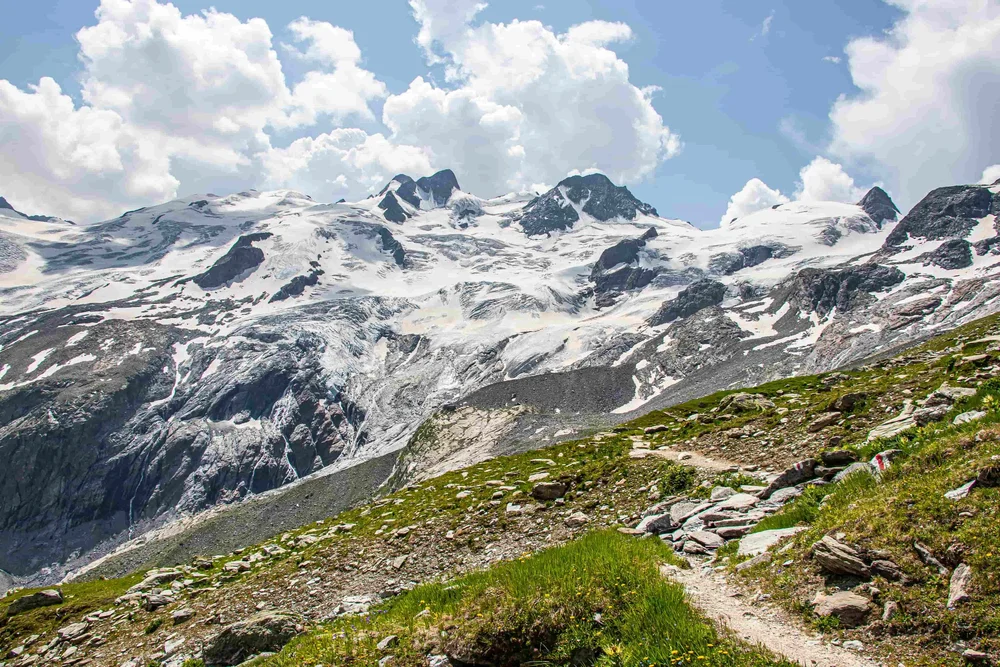 Explore the Engadin Valley "Drive & Hike" | Hiking Tour 2025-2026