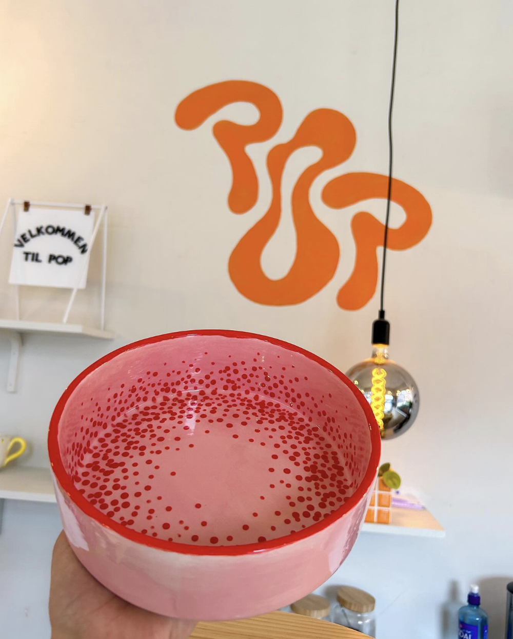 Paint on pots — Oslos supermarked