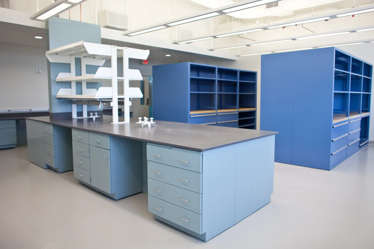 Steel Casework Photo Gallery — mottLAB - Full Service Lab Furniture ...