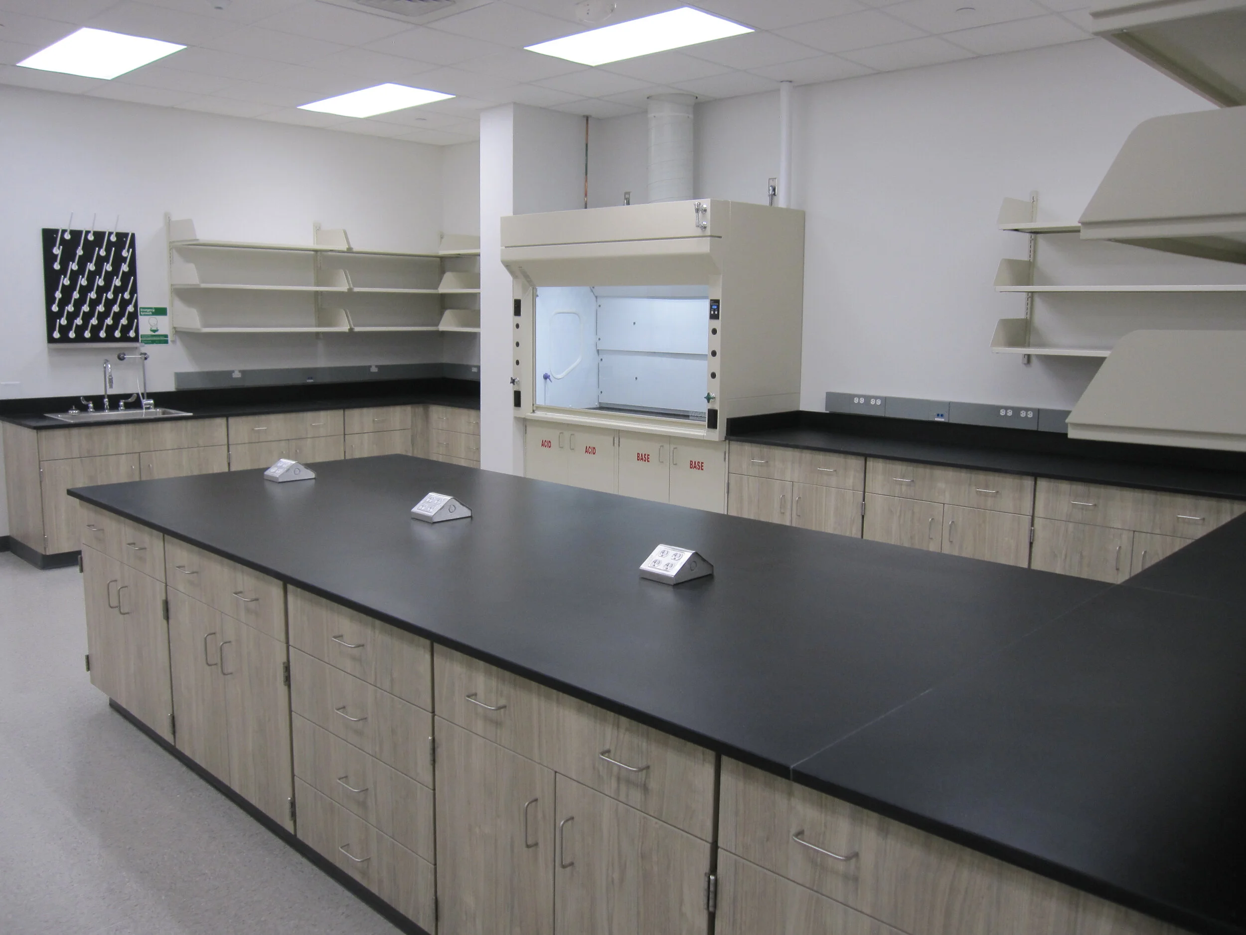 Steel Casework Photo Gallery — mottLAB - Full Service Lab Furniture ...