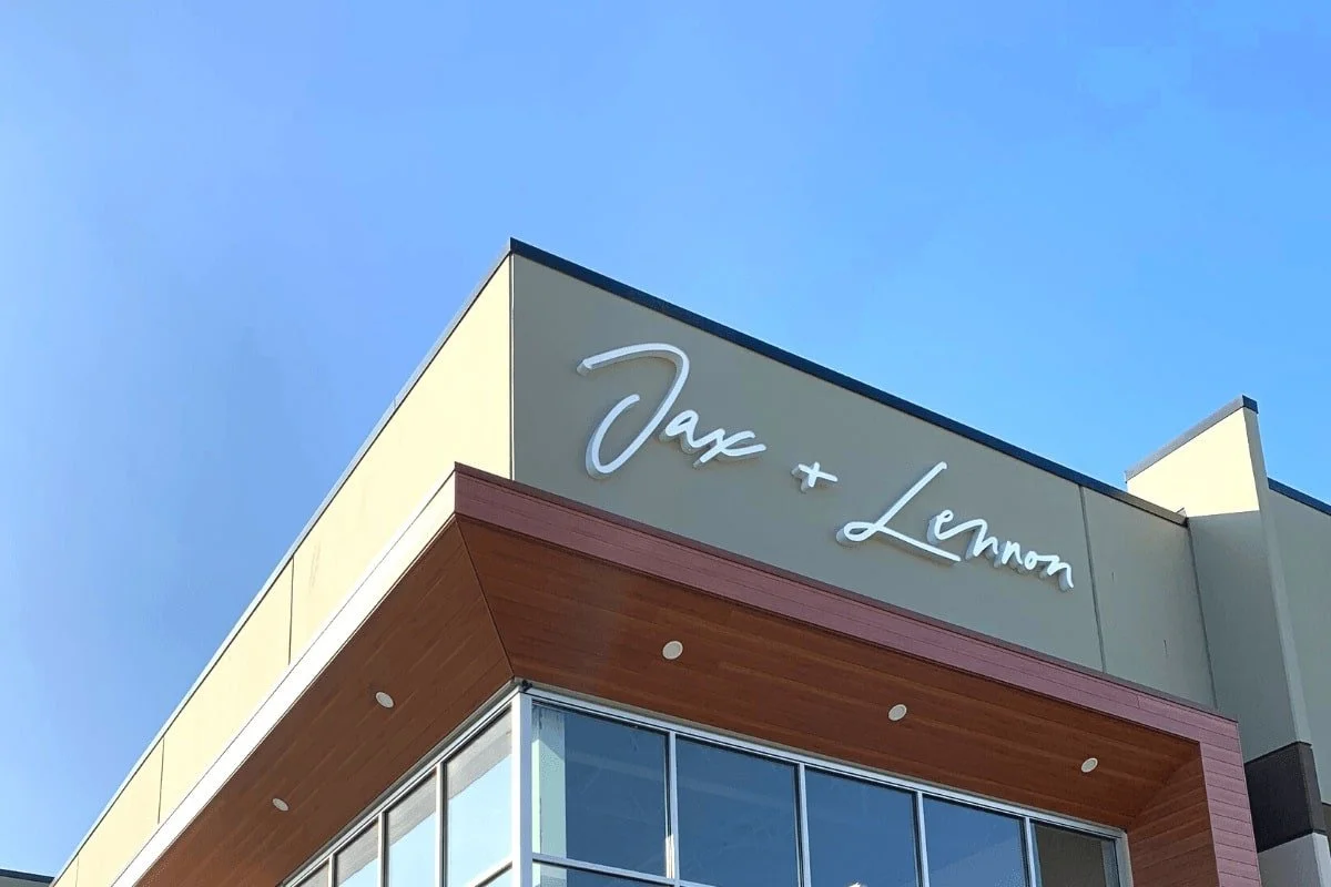 Guide to Choosing the Right Store Signage for Your Business