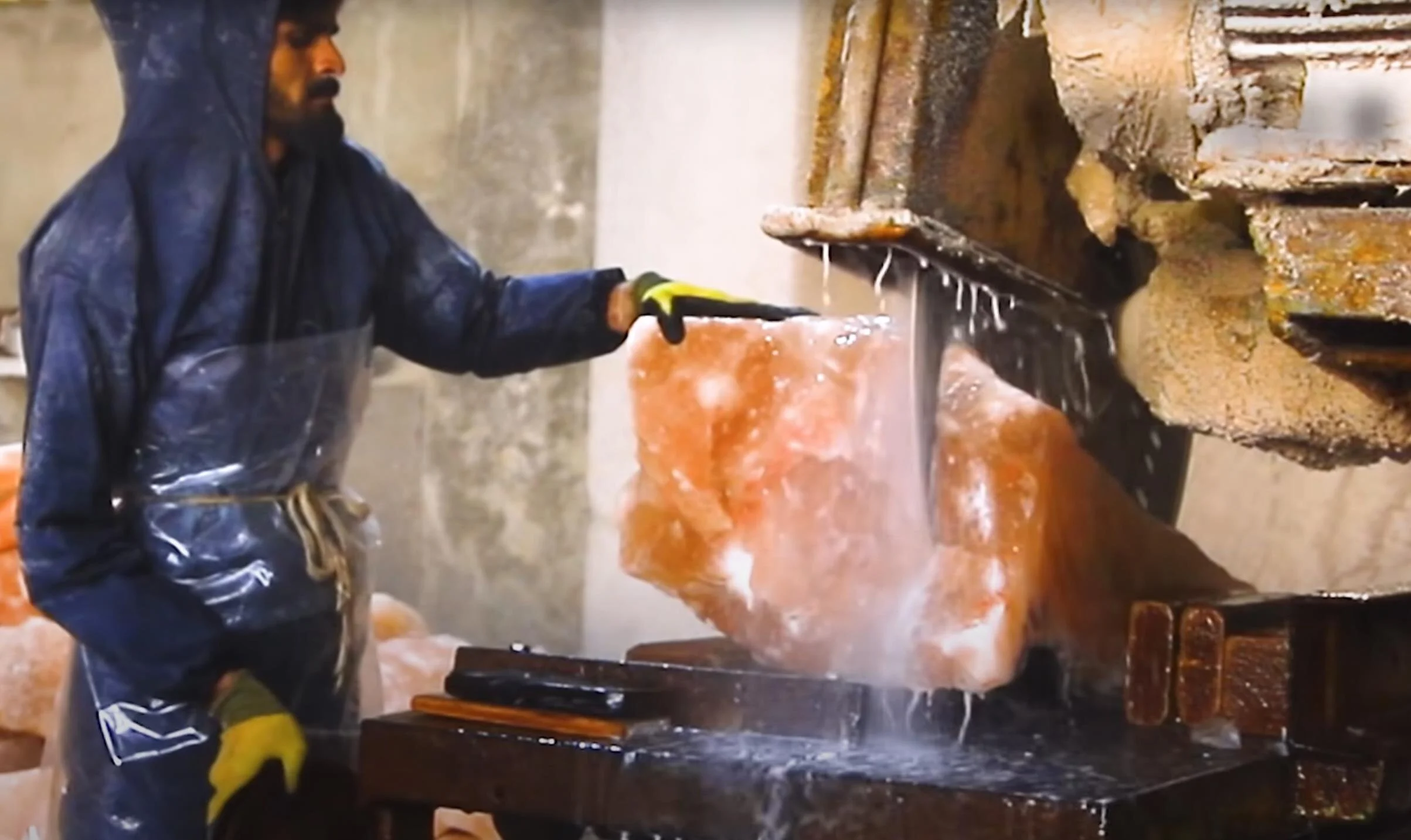 A complete guide to the benefits of Himalayan Salt Crystal Rocks