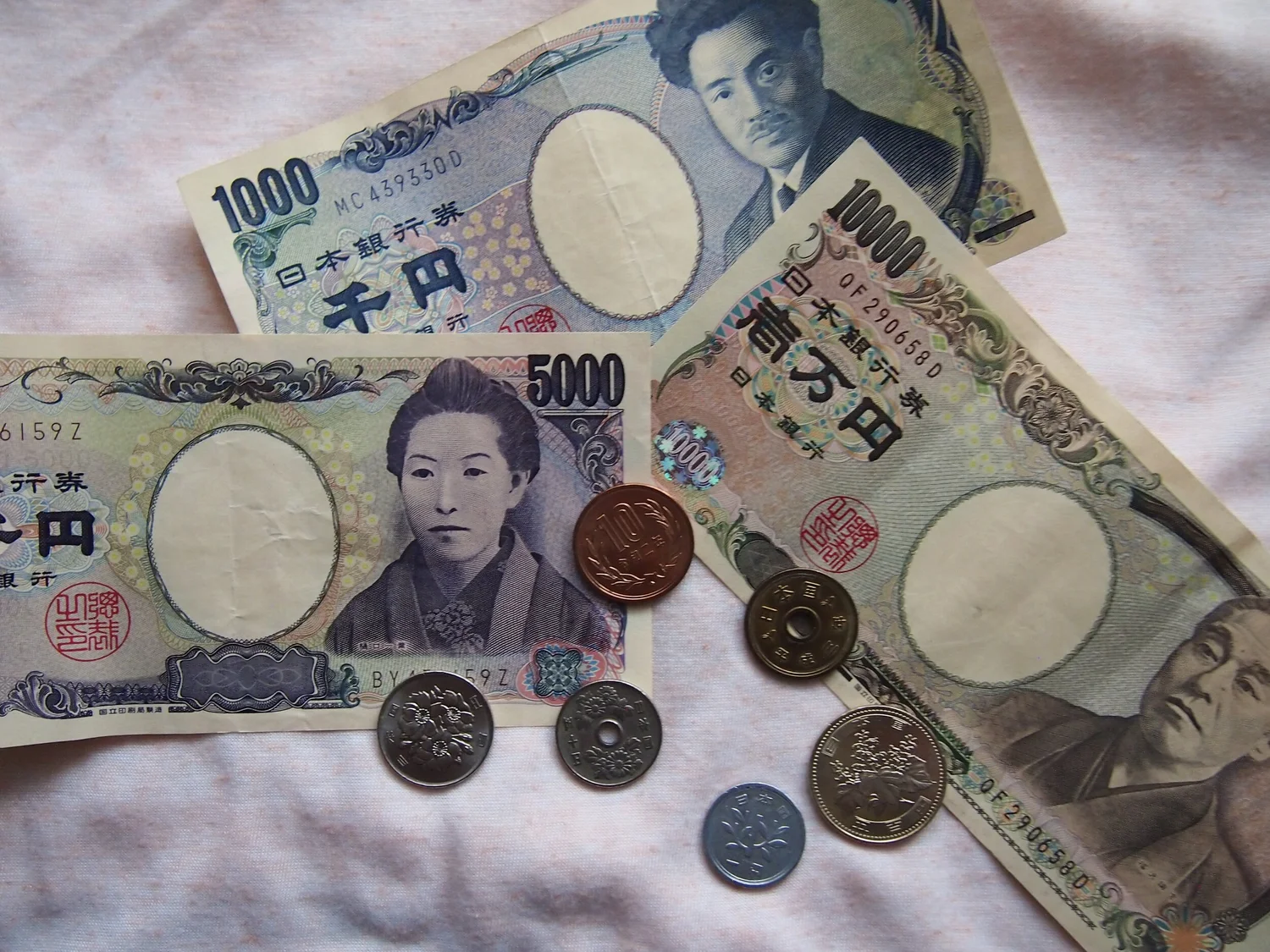 Money in Japan: Exchanging Currency and Japanese ATMs — As Seen In Japan