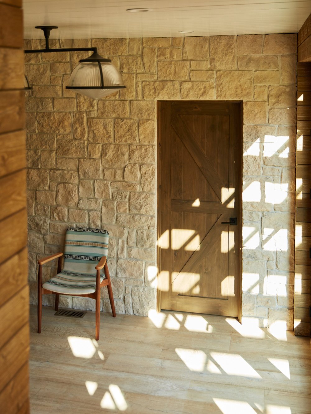 Where Old Meets New: A 200-Year-Old Barn becomes a Modern Masterpiece ...