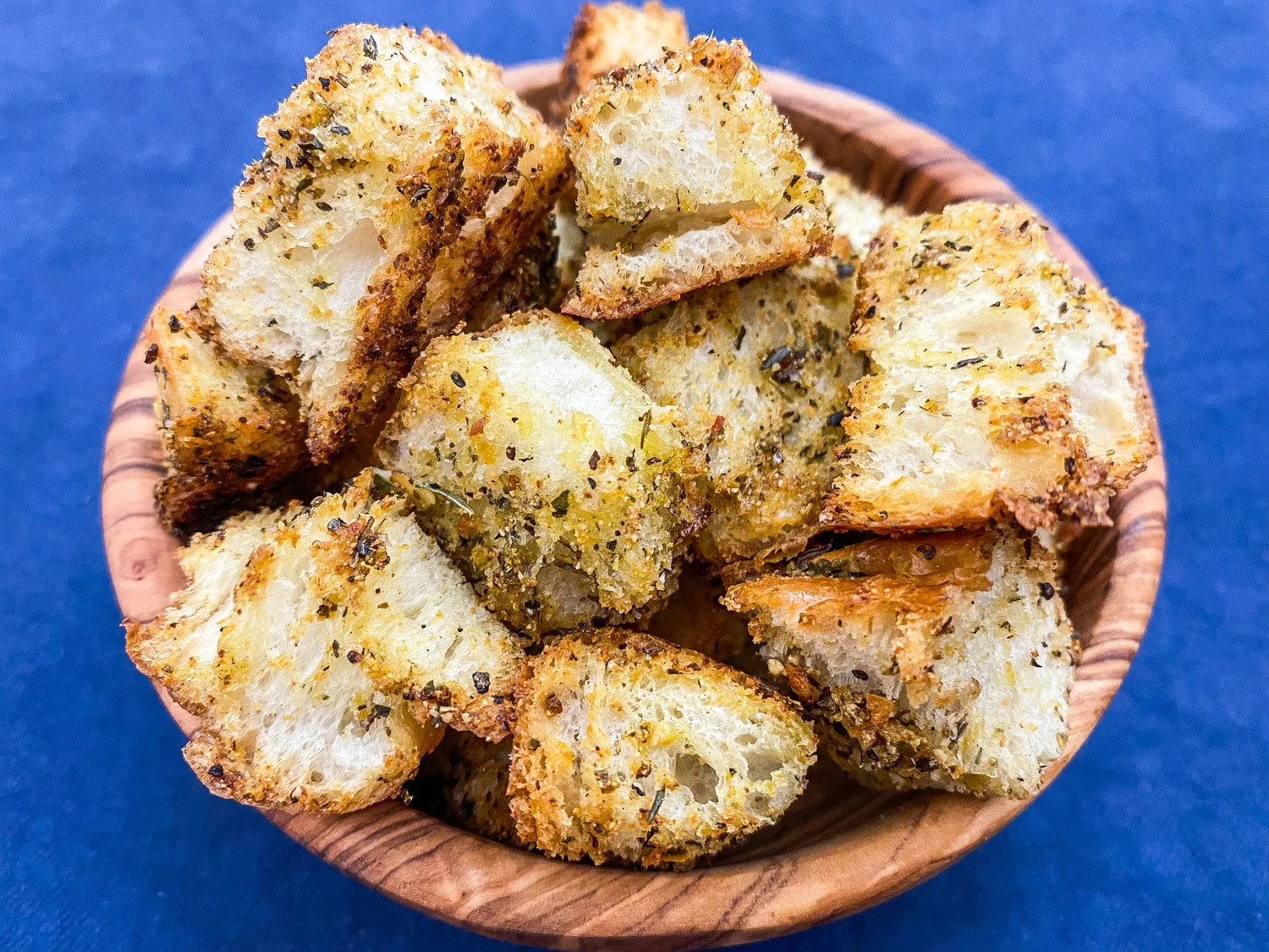 Cheezy Garlic Croutons — Plant Based Livin'