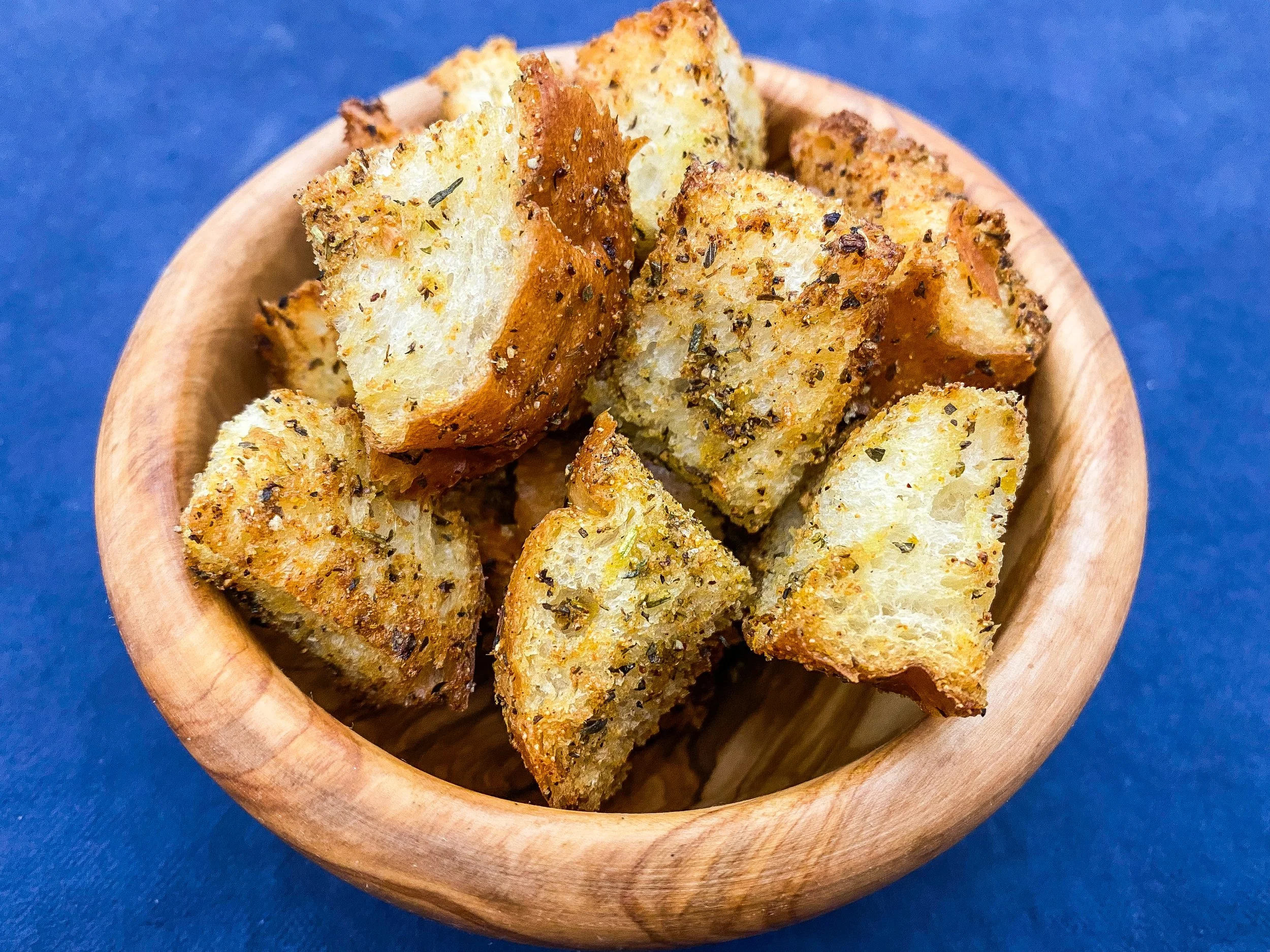 Cheezy Garlic Croutons — Plant Based Livin'