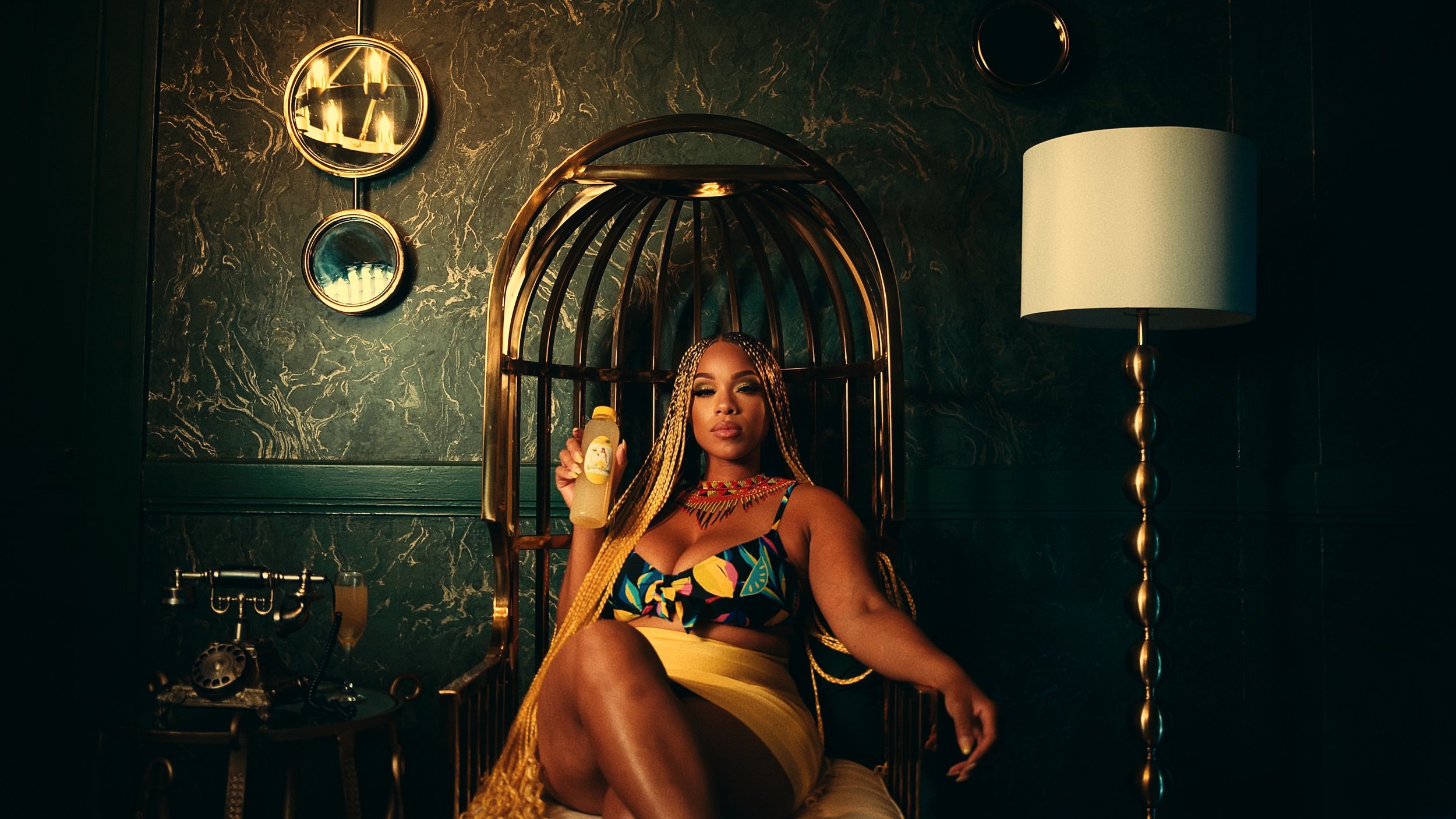 QUEEN SQUEEZE LEMONADE