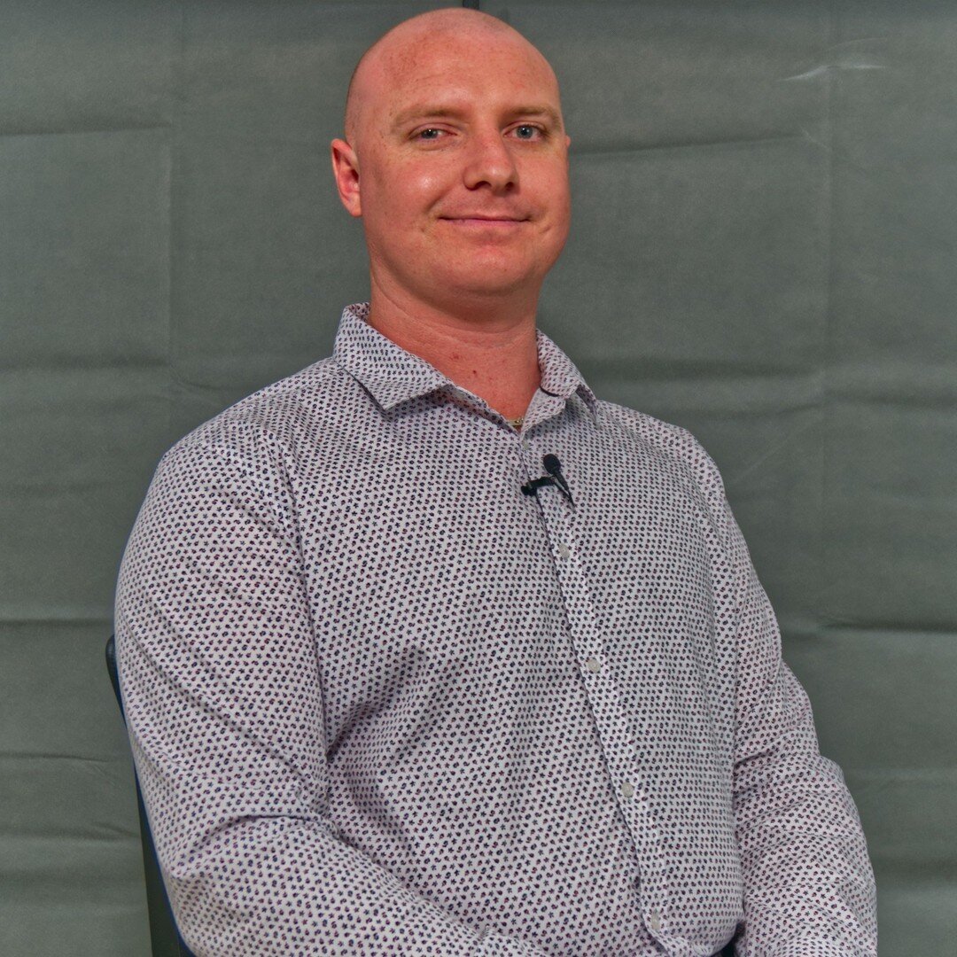 SETS AV THAT GIVES BACK