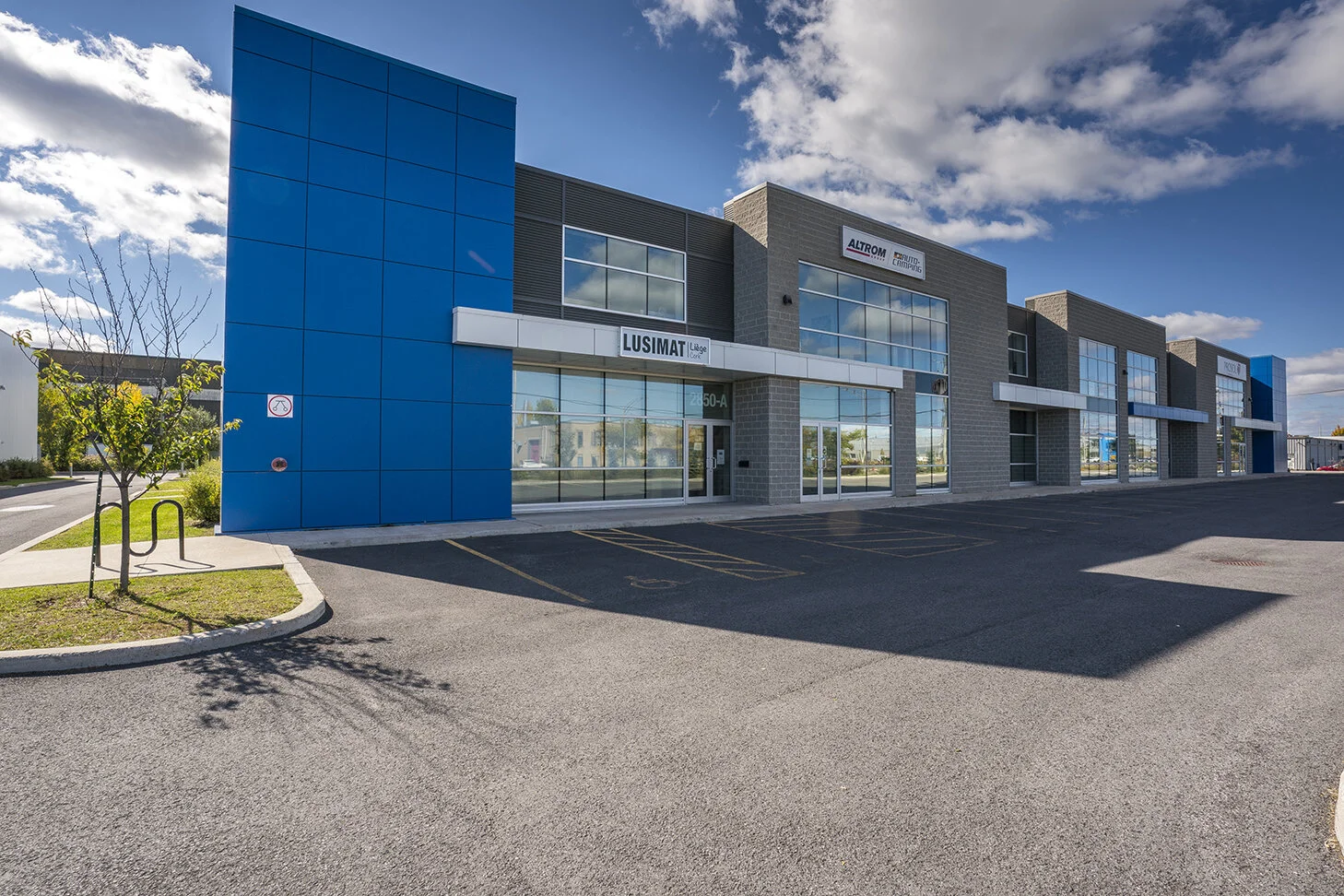 Bâtiment commercial — Coffrage Apex