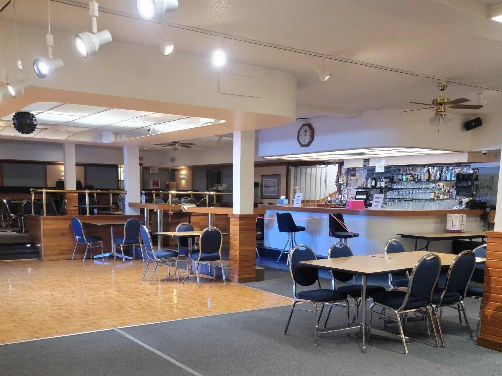 The Summit Pub — RUNDLE COMMUNITY CENTRE