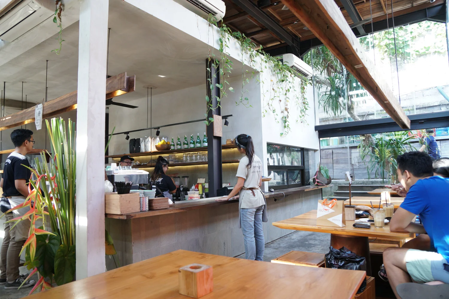 Seminyak — Titik Temu Coffee & Roastery