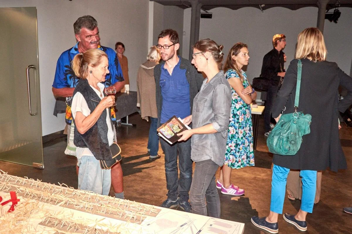 Nerve War/Wojna Nerwów — Nicholas Vaughan