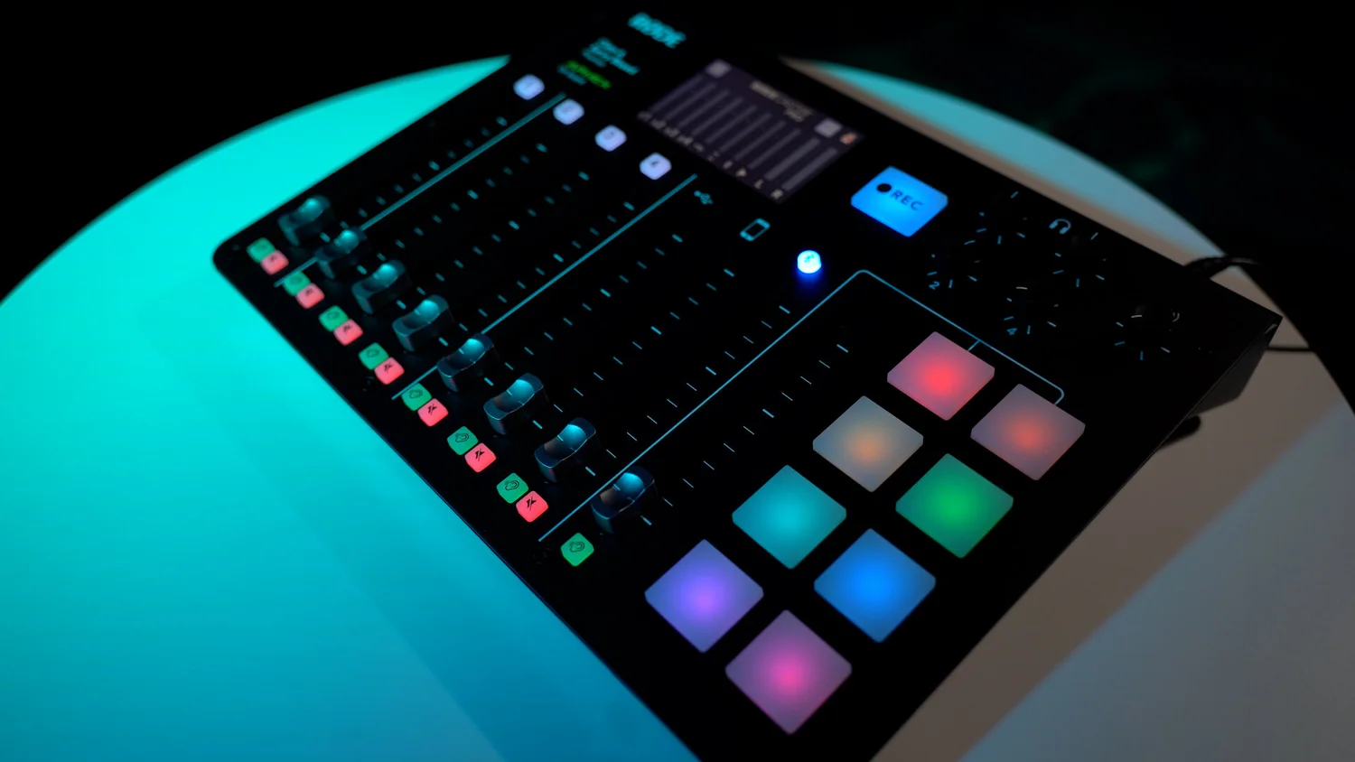 RODECaster Pro and RODE PodMic - Best Beginner Podcast Set-up